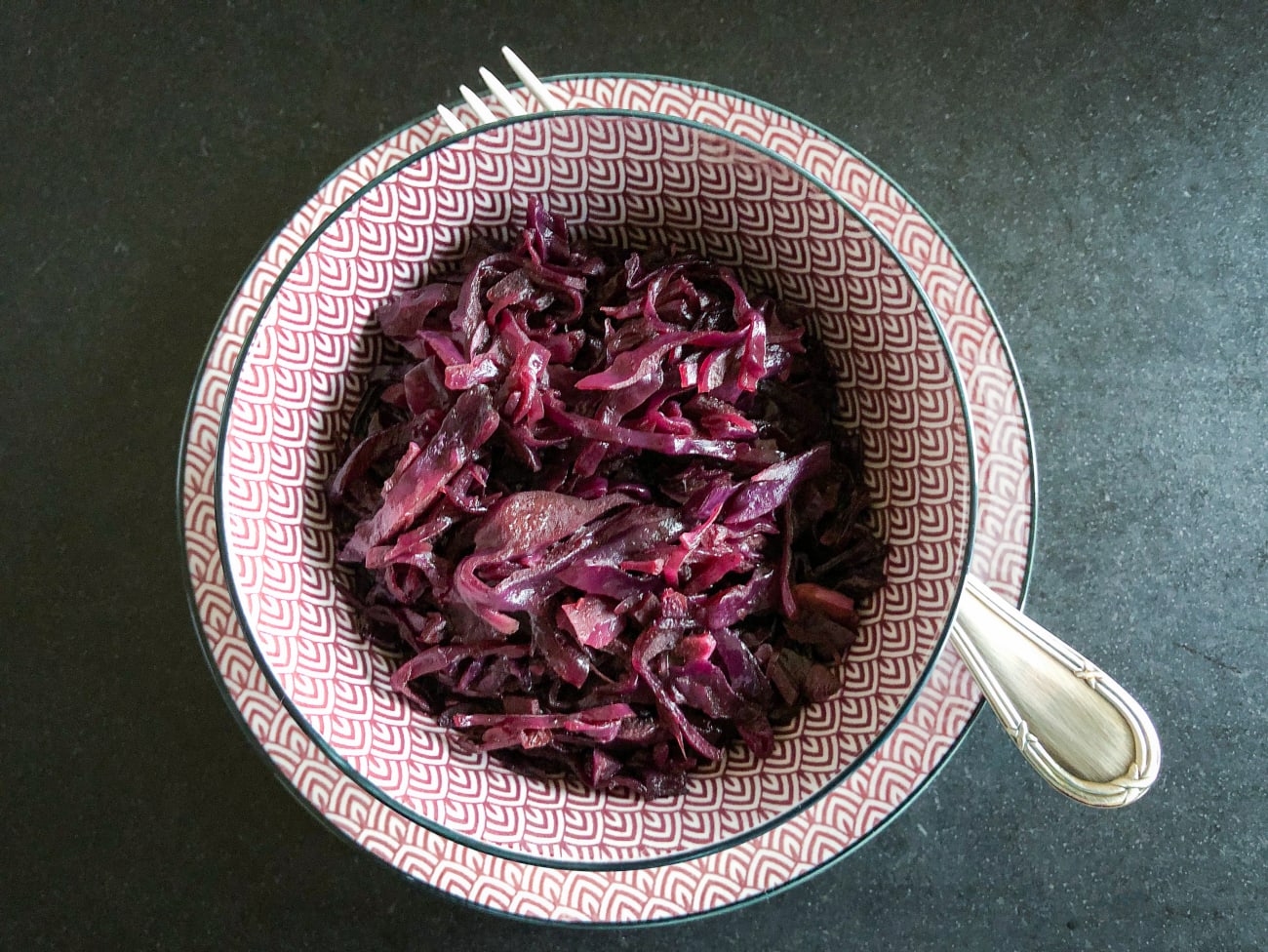 Chou rouge à la flamande (pommes, oignons, sucre vergeoise) - Recette ...
