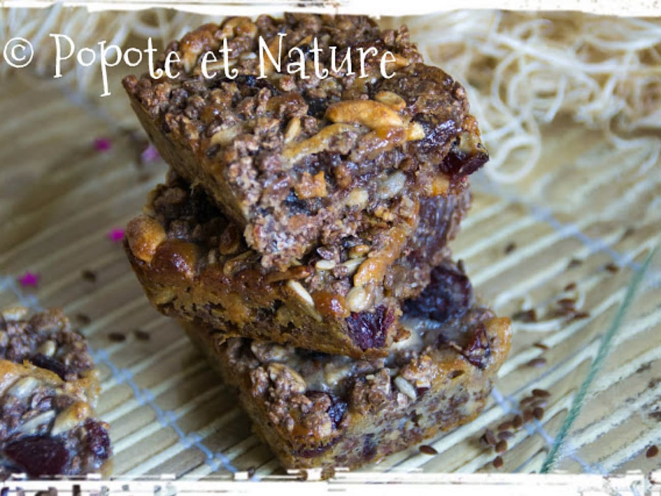 Barres céréales chocolatées maison aux fruits rouges - Recette par ...