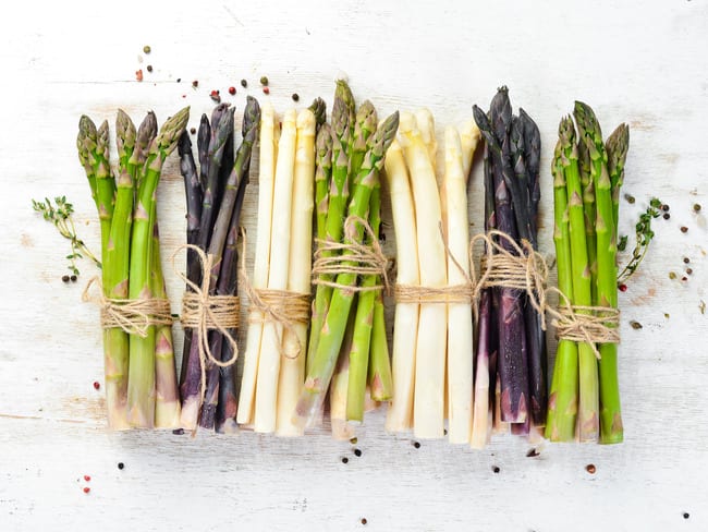 Les asperges : histoire et variétés blanches, violettes ou vertes