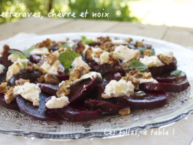 Salade de betteraves, chèvre et noix - Recette par Les filles, à table