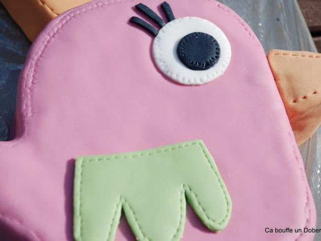 Gâteau d'anniversaire en forme de poule - Recette par Ca bouffe un Doberman