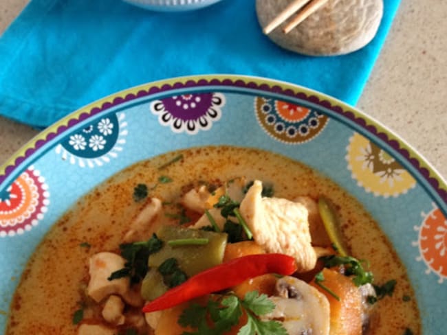 Le poulet Tom Yum KaÏ style - Recette par Sweet Kwisine