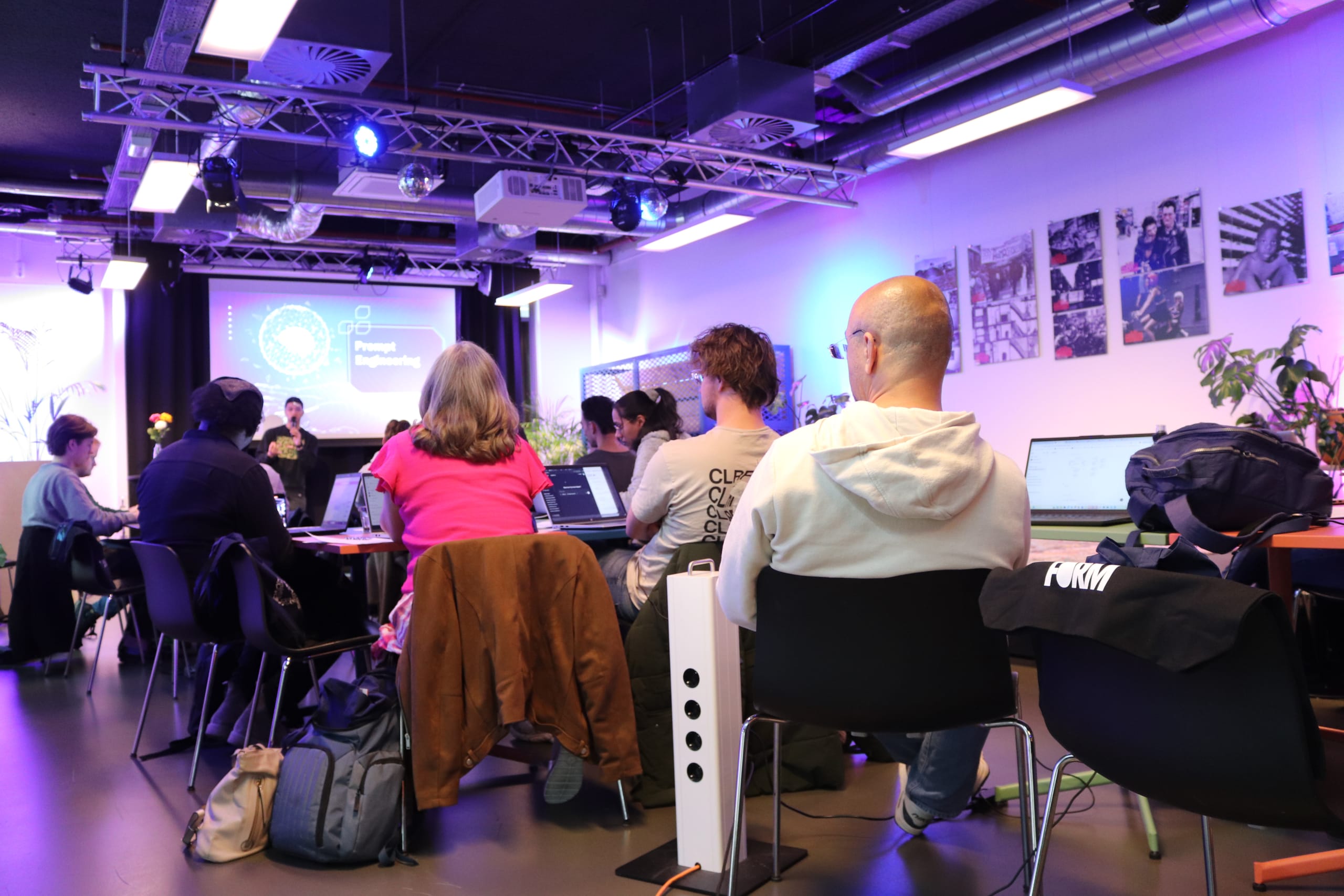 Workshop ChatGPT biedt handvatten, maar roept ook vragen op - HvanA