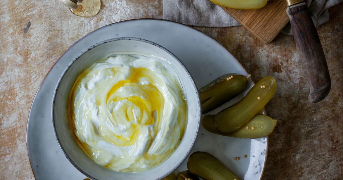 Smetana med saltgurka och honung - Recipe - Systrarna Eisenman