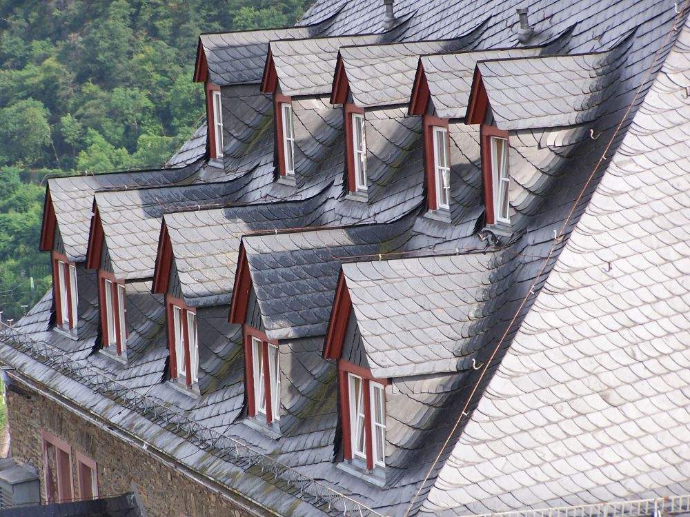 Dachschiefer: Infos zu Deckarten & Preisen | Dachdecker.com