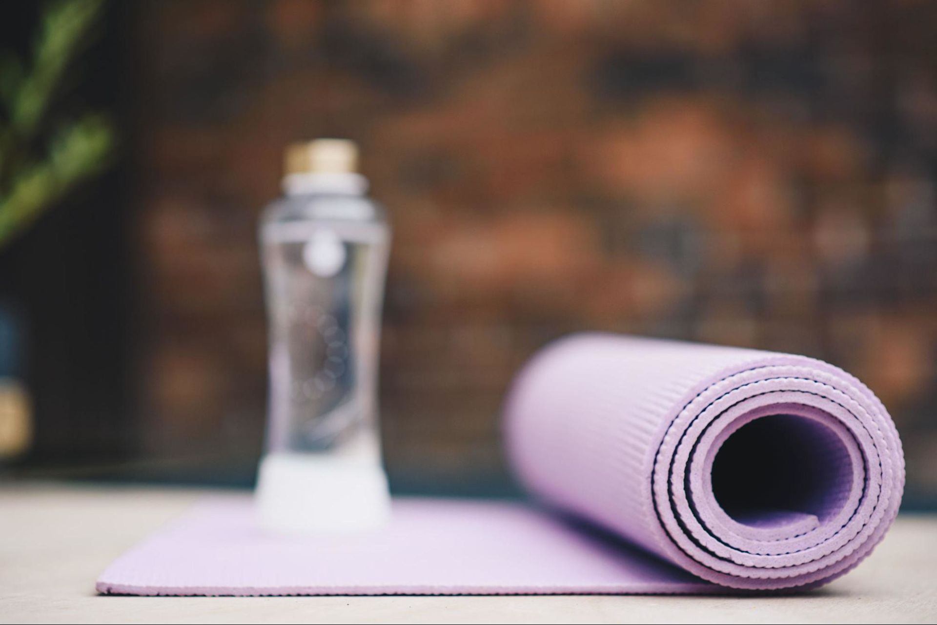How to Clean a Yoga Mat: A Step-by-Step Guide - Hydrow