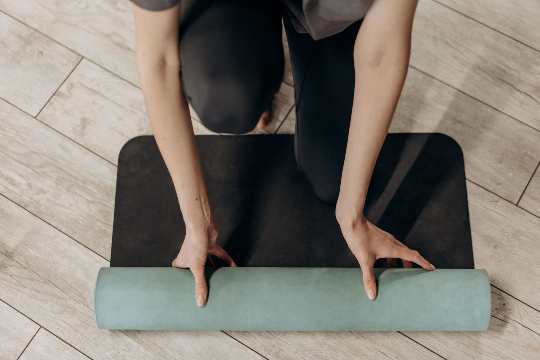 How to Clean a Yoga Mat: A Step-by-Step Guide - Hydrow