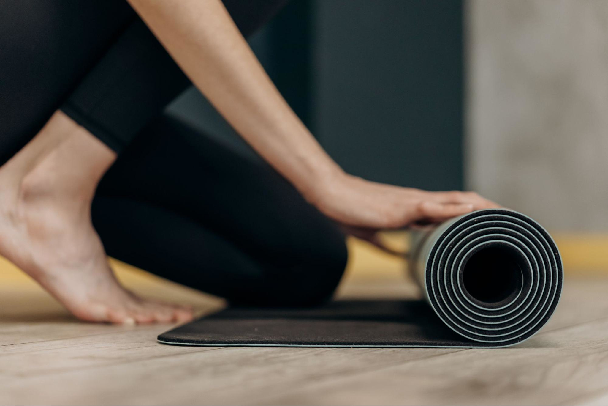 How to Clean a Yoga Mat: A Step-by-Step Guide - Hydrow