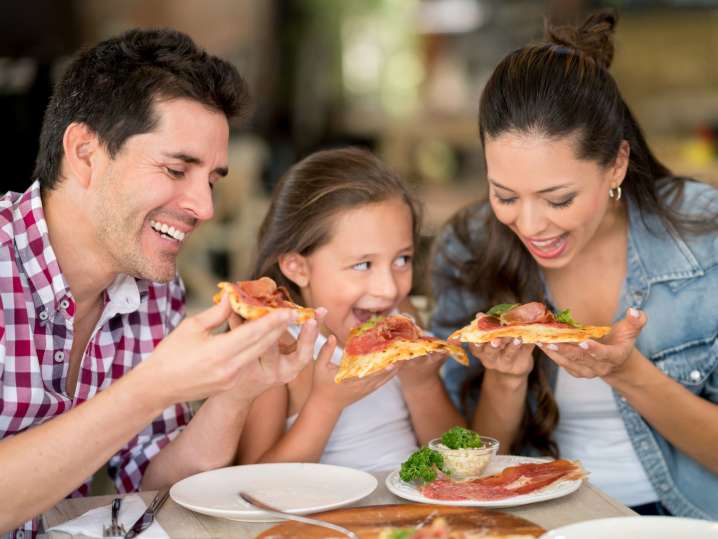 Team Building Activity - Perfect Poolside Pizza - Los Angeles | Classpop!