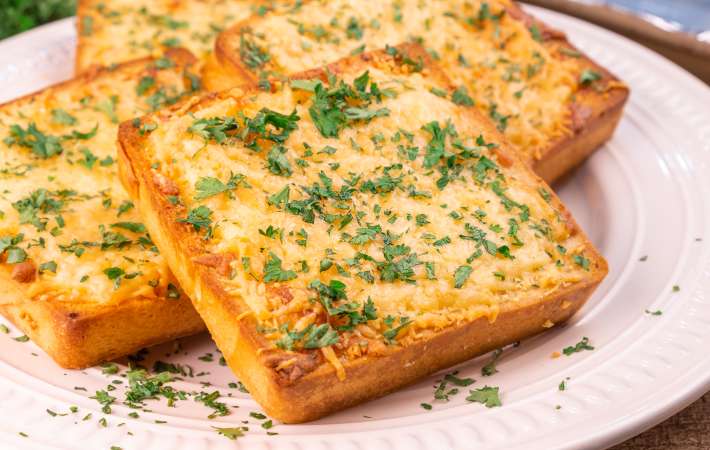 Texas Toast Garlic Bread Recipe | Cozymeal