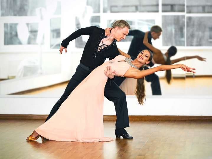 Dance Class - Basic Waltz Steps - Colorado Springs | Classpop!