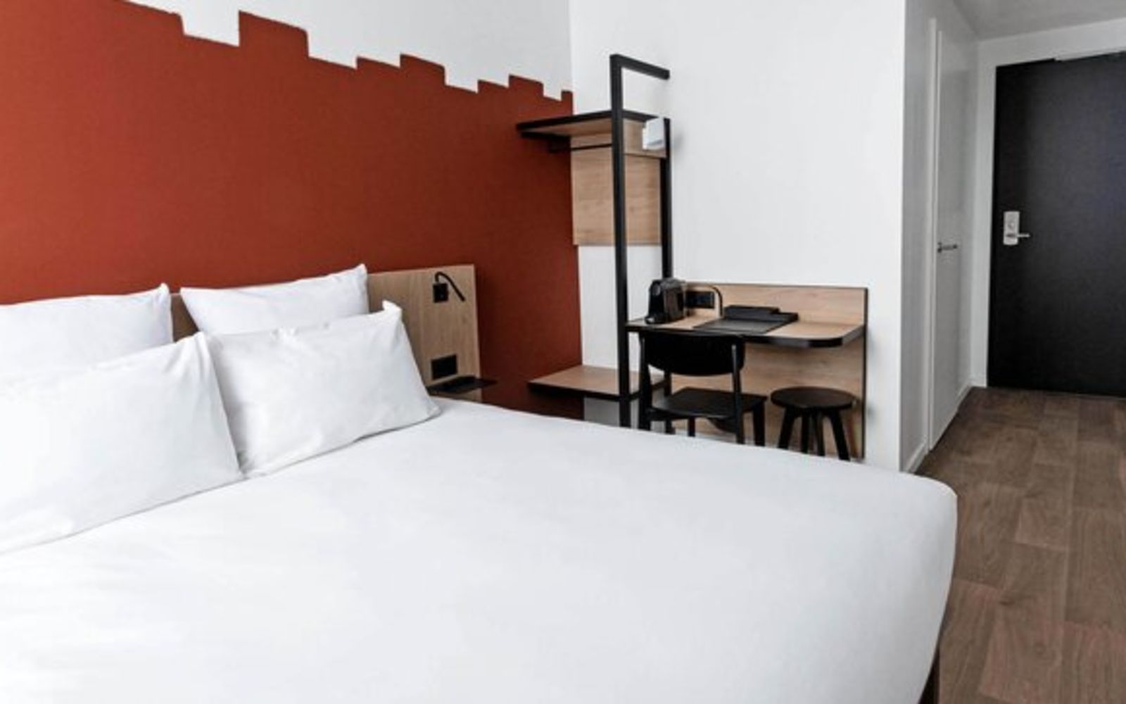 B&B HOTEL Geneva Airport: Comfortable modern rooms close to central Geneva