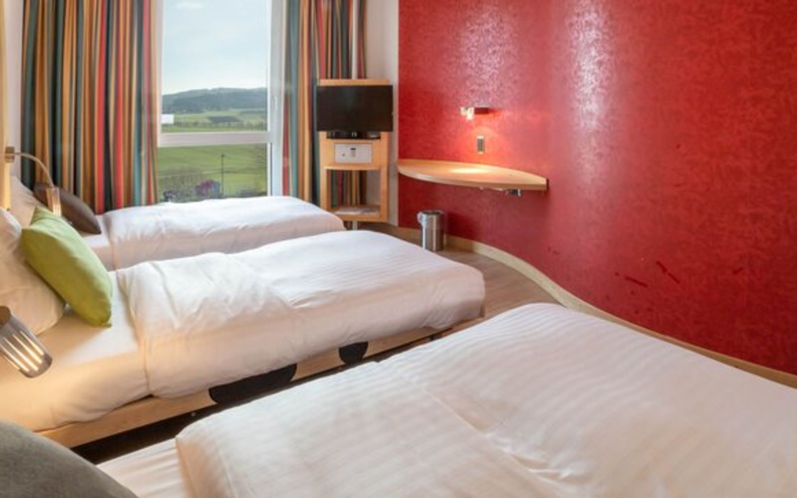 Réservez dans le canton de Fribourg, au B&B HOTEL Lully 3 Lakes