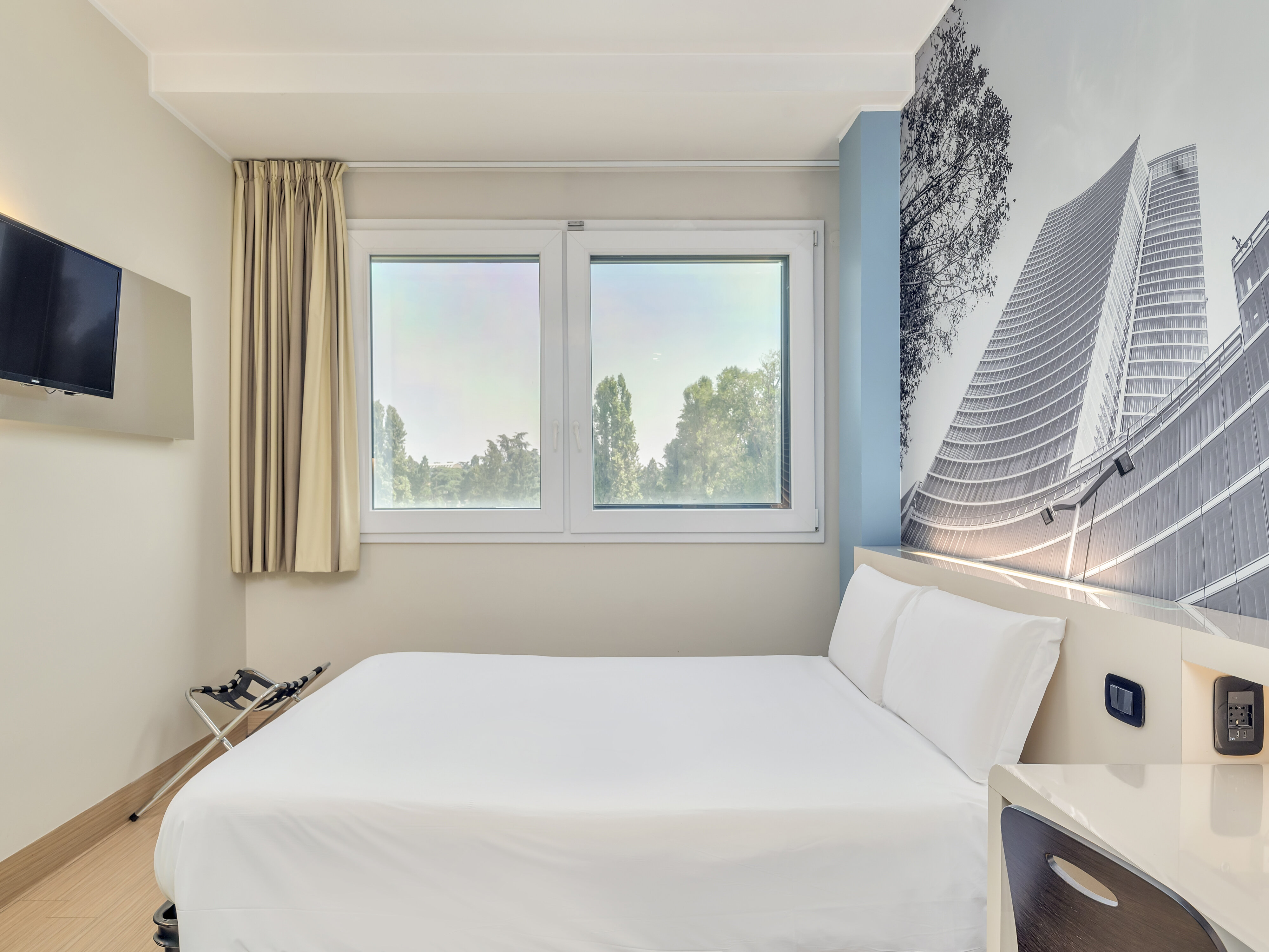 B&B HOTEL Milano Cenisio Garibaldi | close to subway in Milan