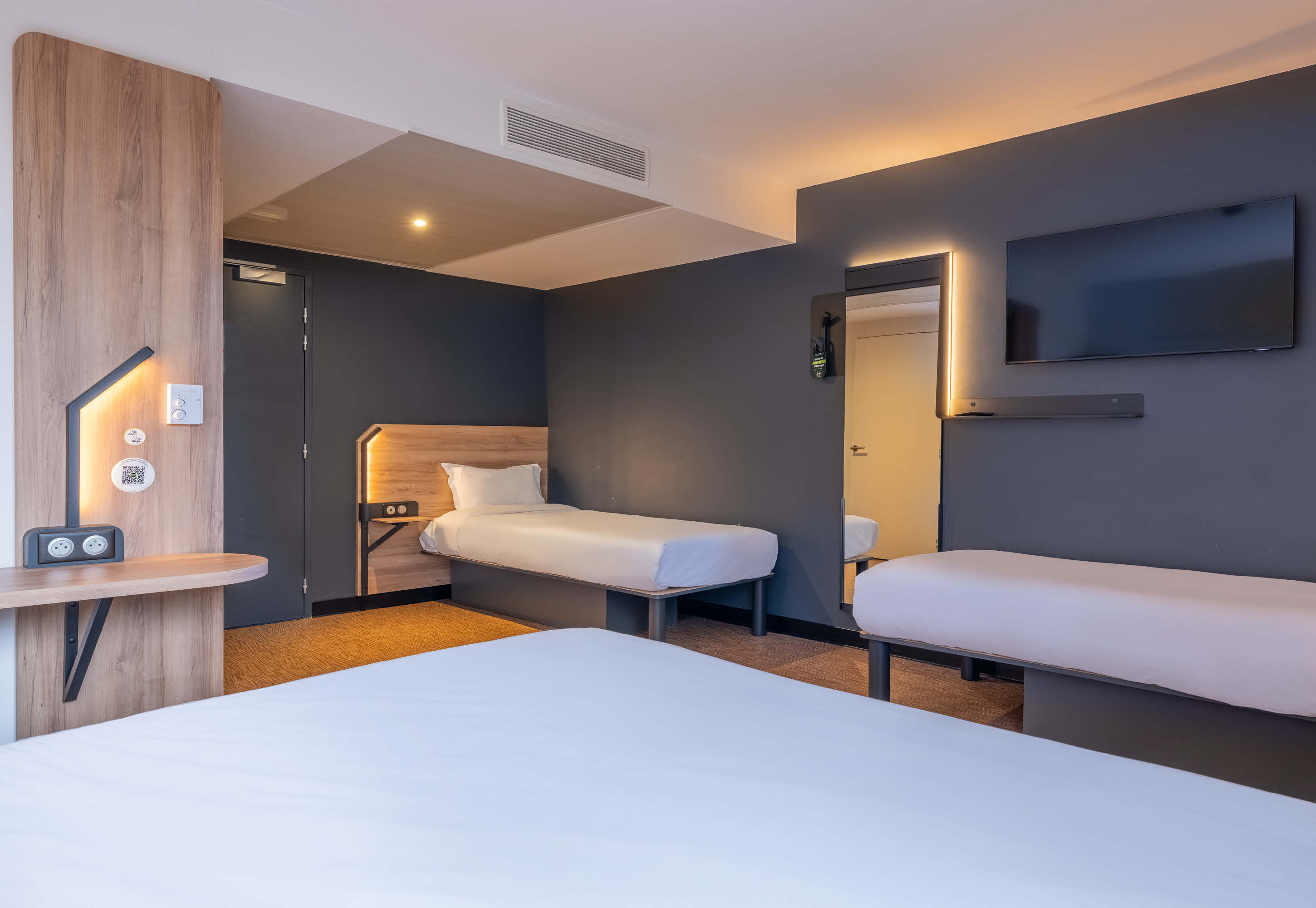 B&B HOTEL Annecy Cran-Gevrier: a comfortable hotel just a stone's throw ...