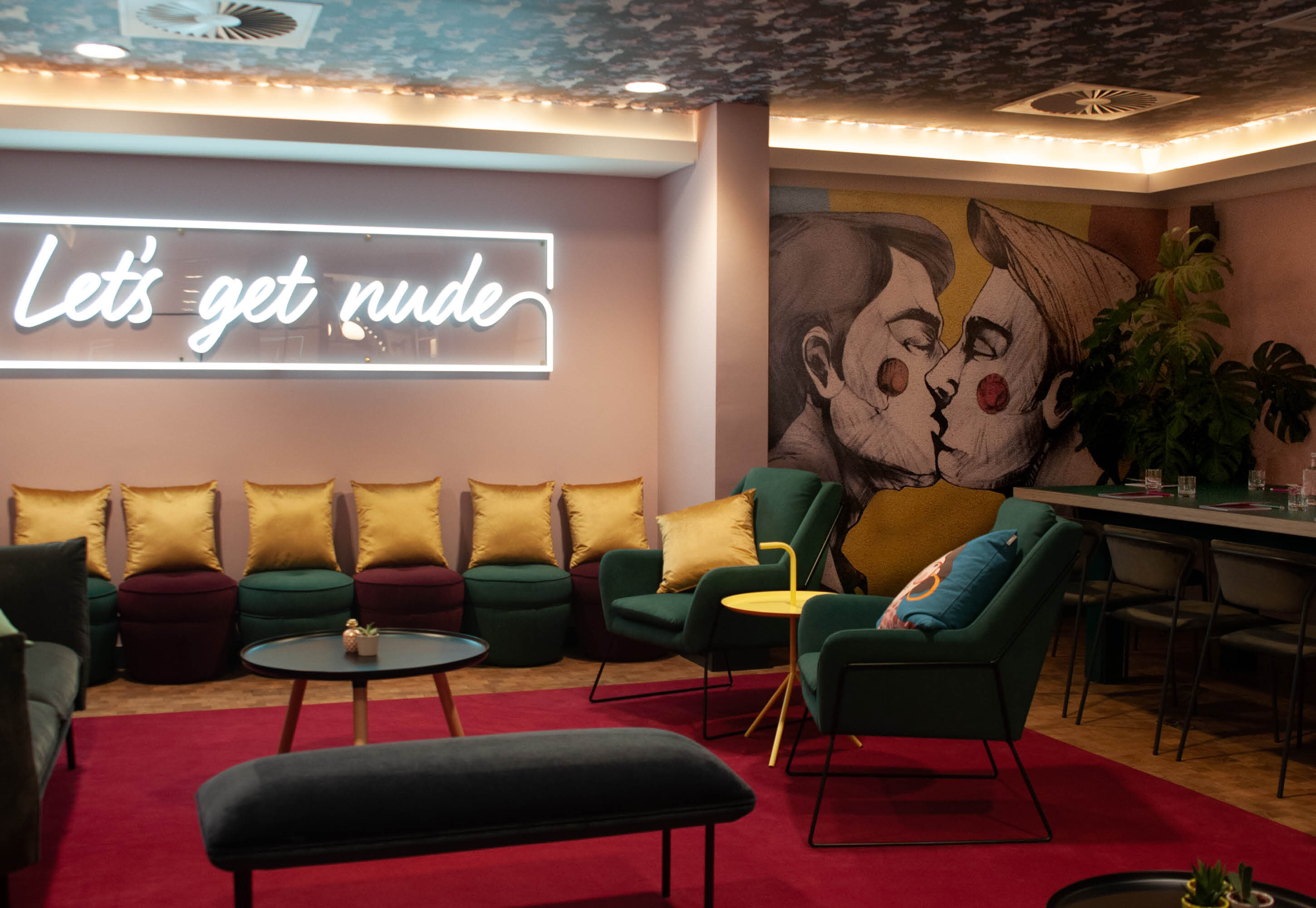 Enjoy the comfort of our 3-star hotel in Brussels, which has a bar, a ...