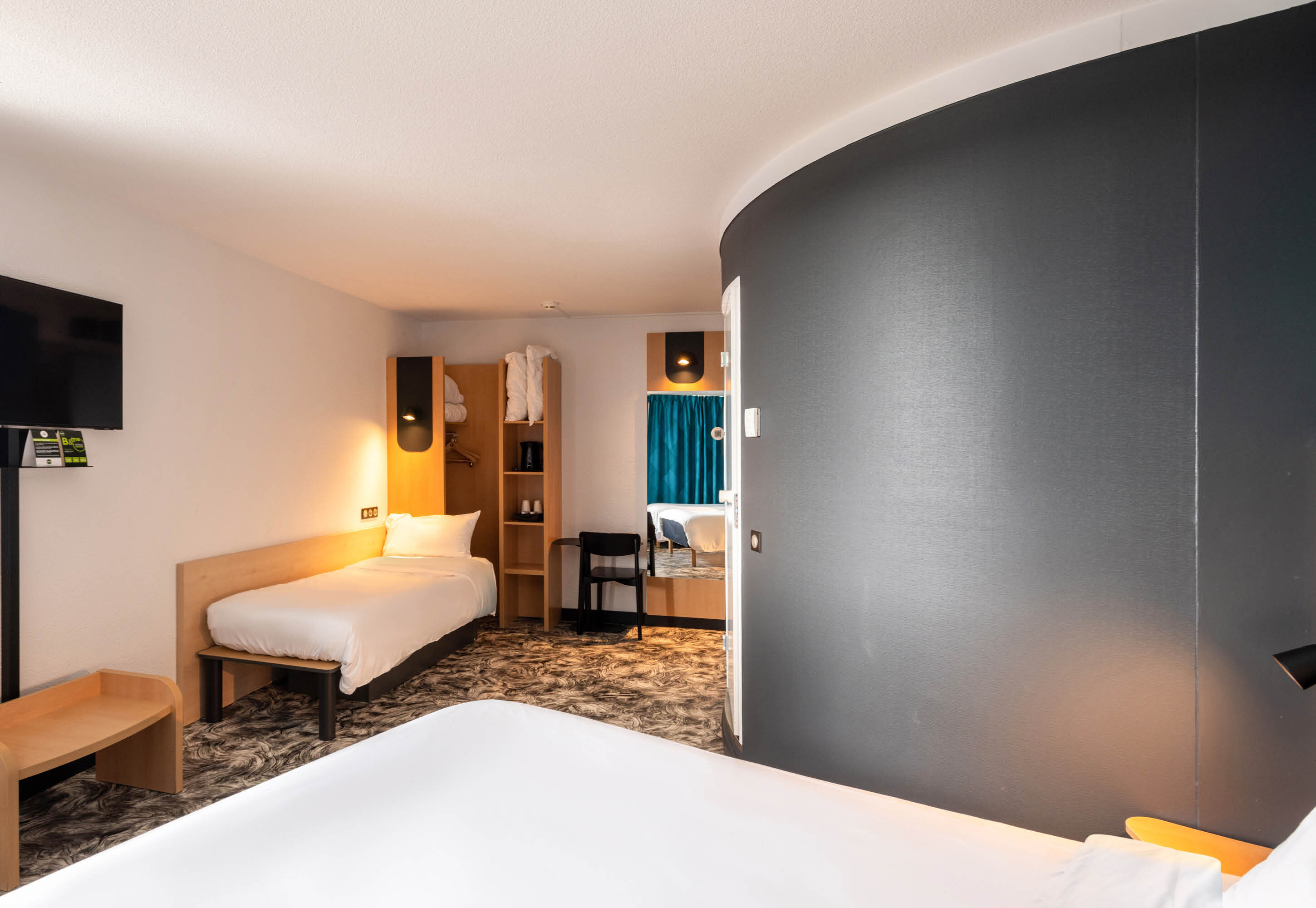 B&B HOTELS in Calais: 3-star hotel with restaurant and parking