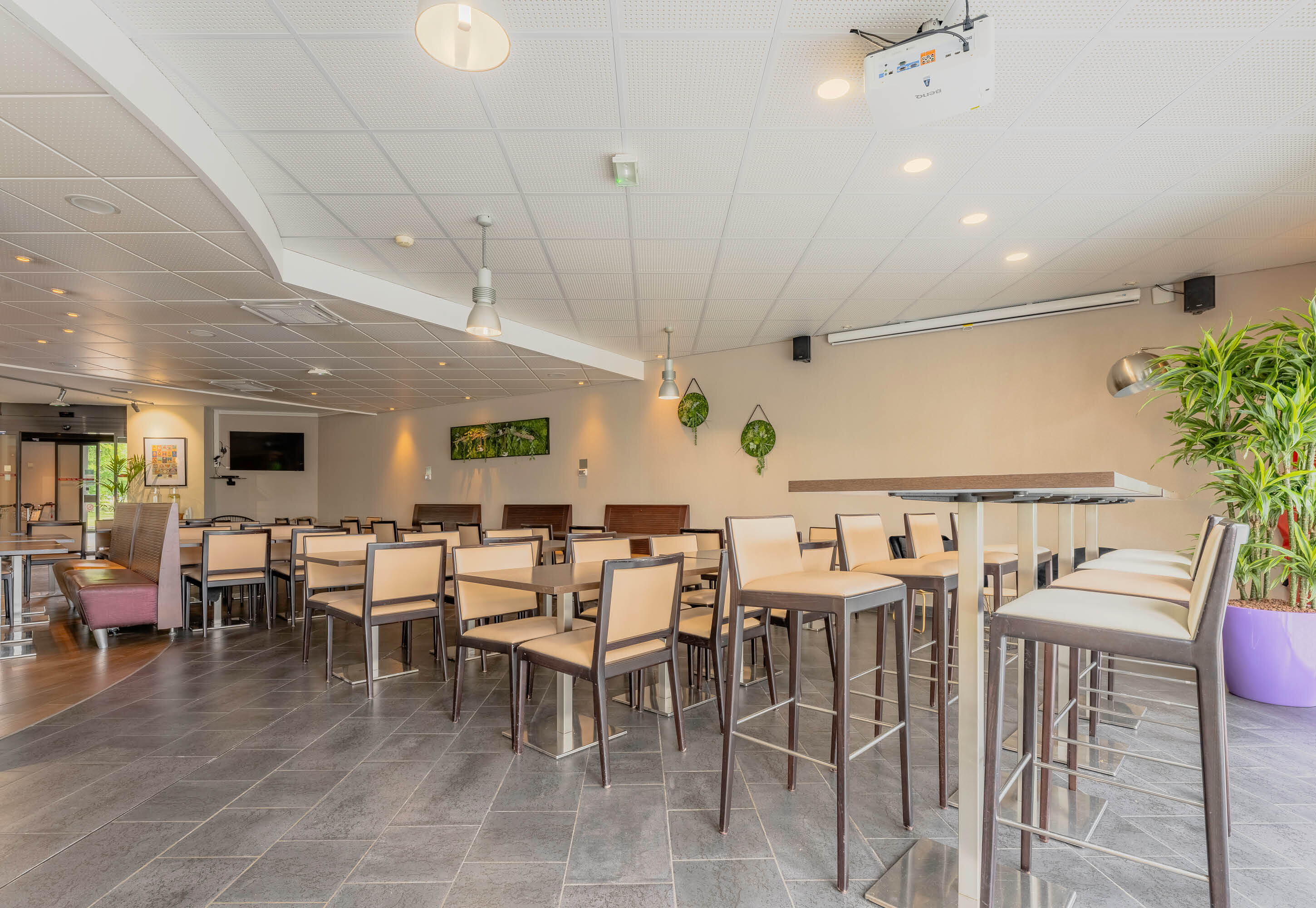B&B HOTELS in Calais: 4-star hotel with restaurant and parking