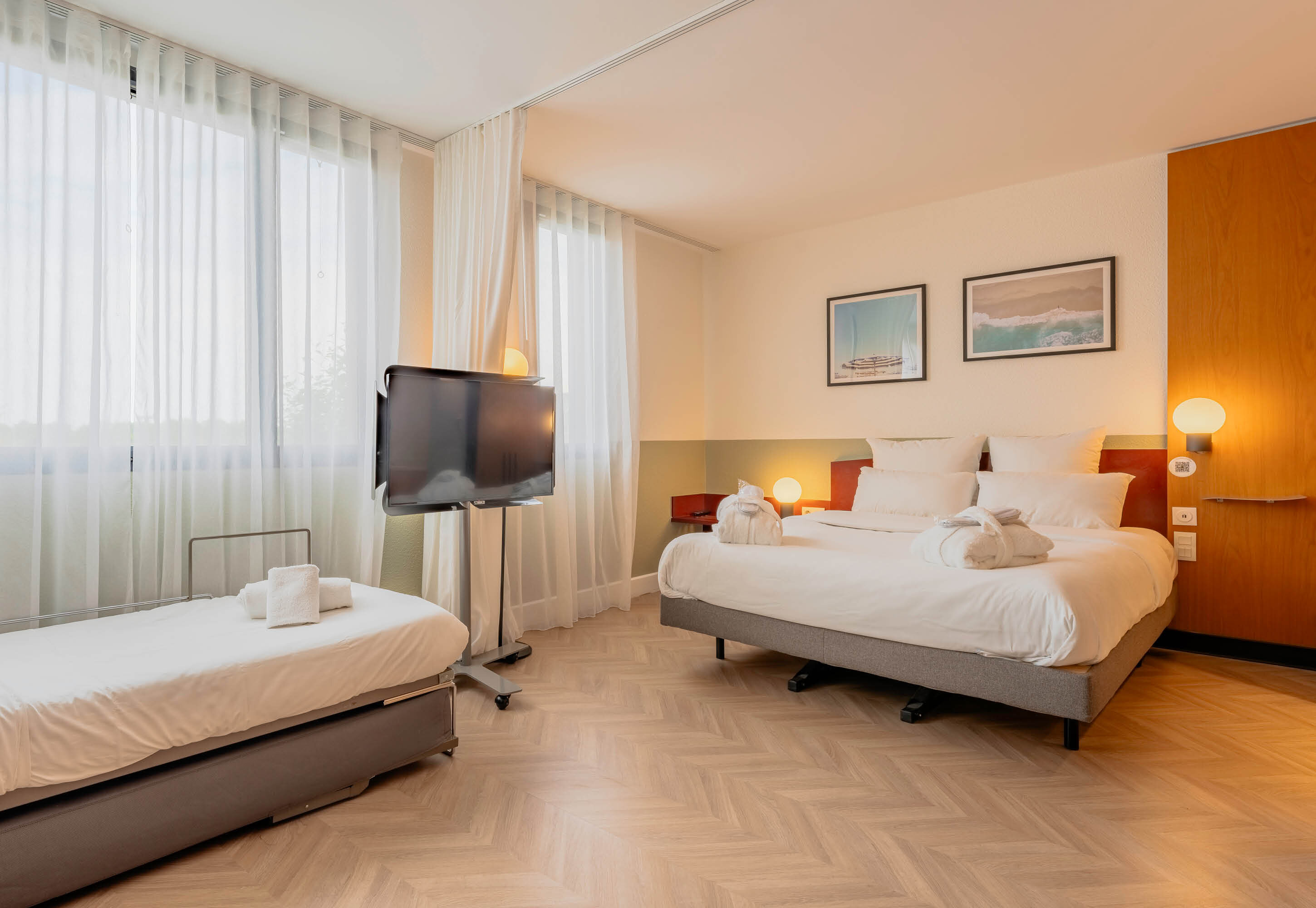 B&B HOTELS in Calais: 4-star hotel with restaurant and parking