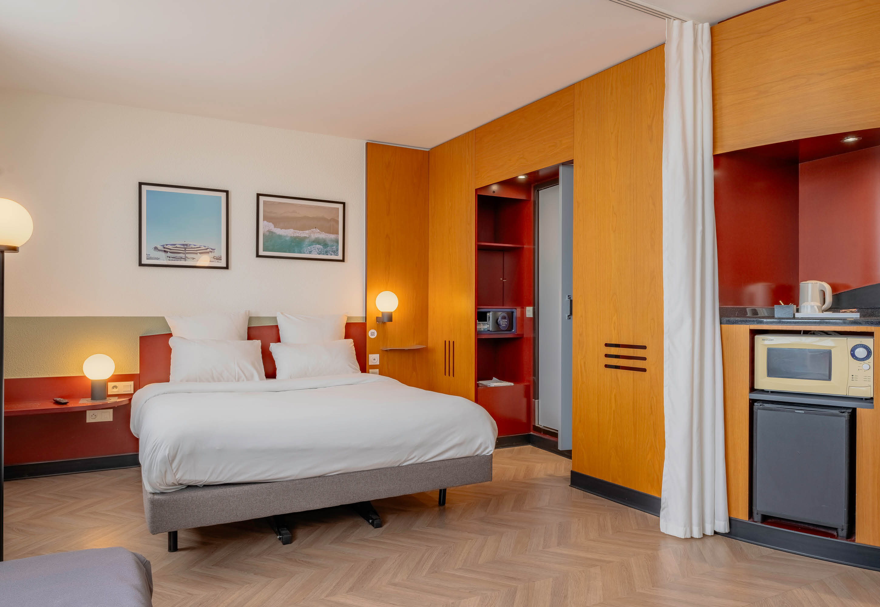 B&B HOTELS in Calais: 4-star hotel with restaurant and parking
