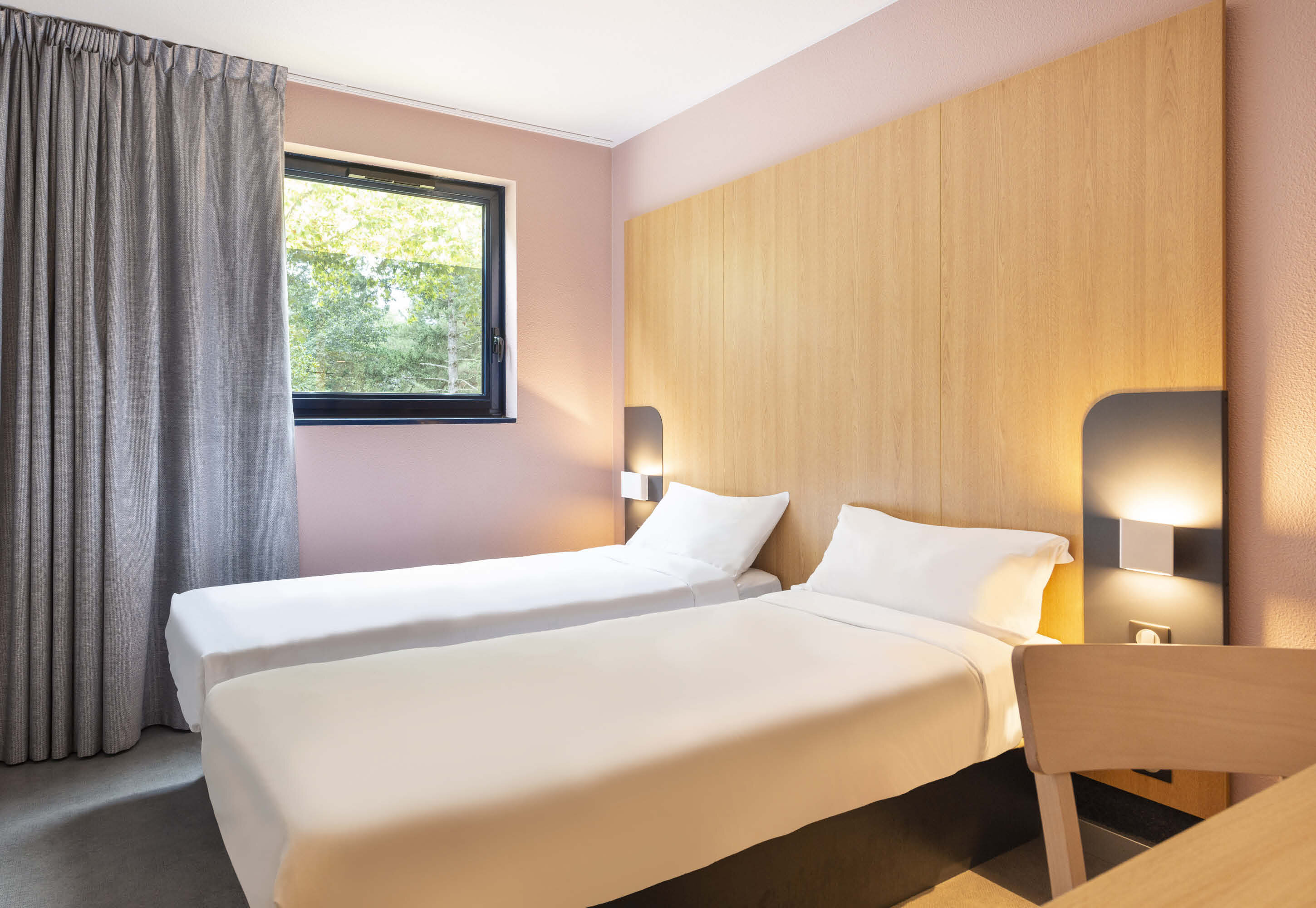 B&B HOTEL à Cholet, dans le centre, proche du Puy du Fou