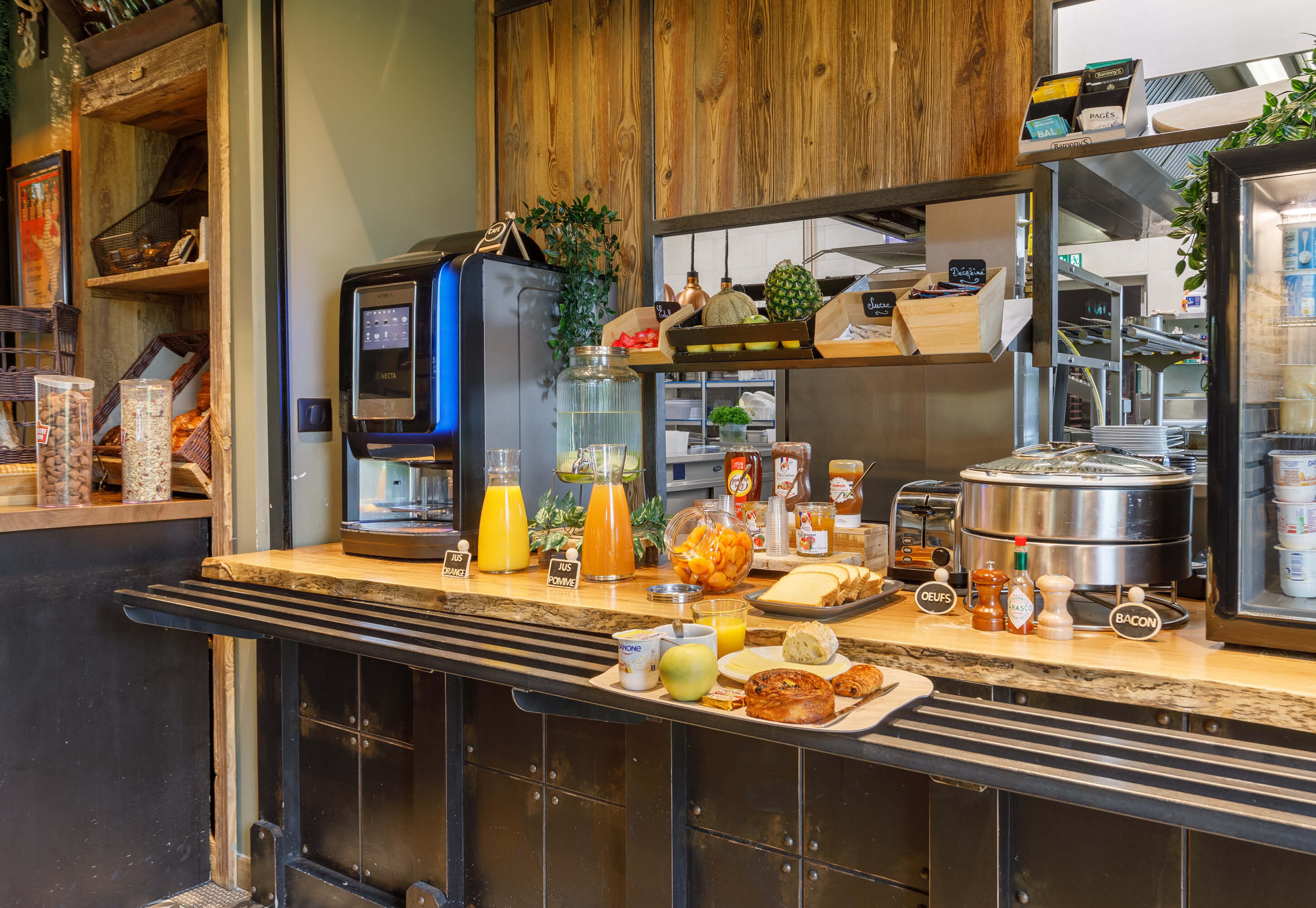 B&B HOTEL Clermont-Ferrand A71/A75 La Méridienne : hôtel 3 étoiles pas cher