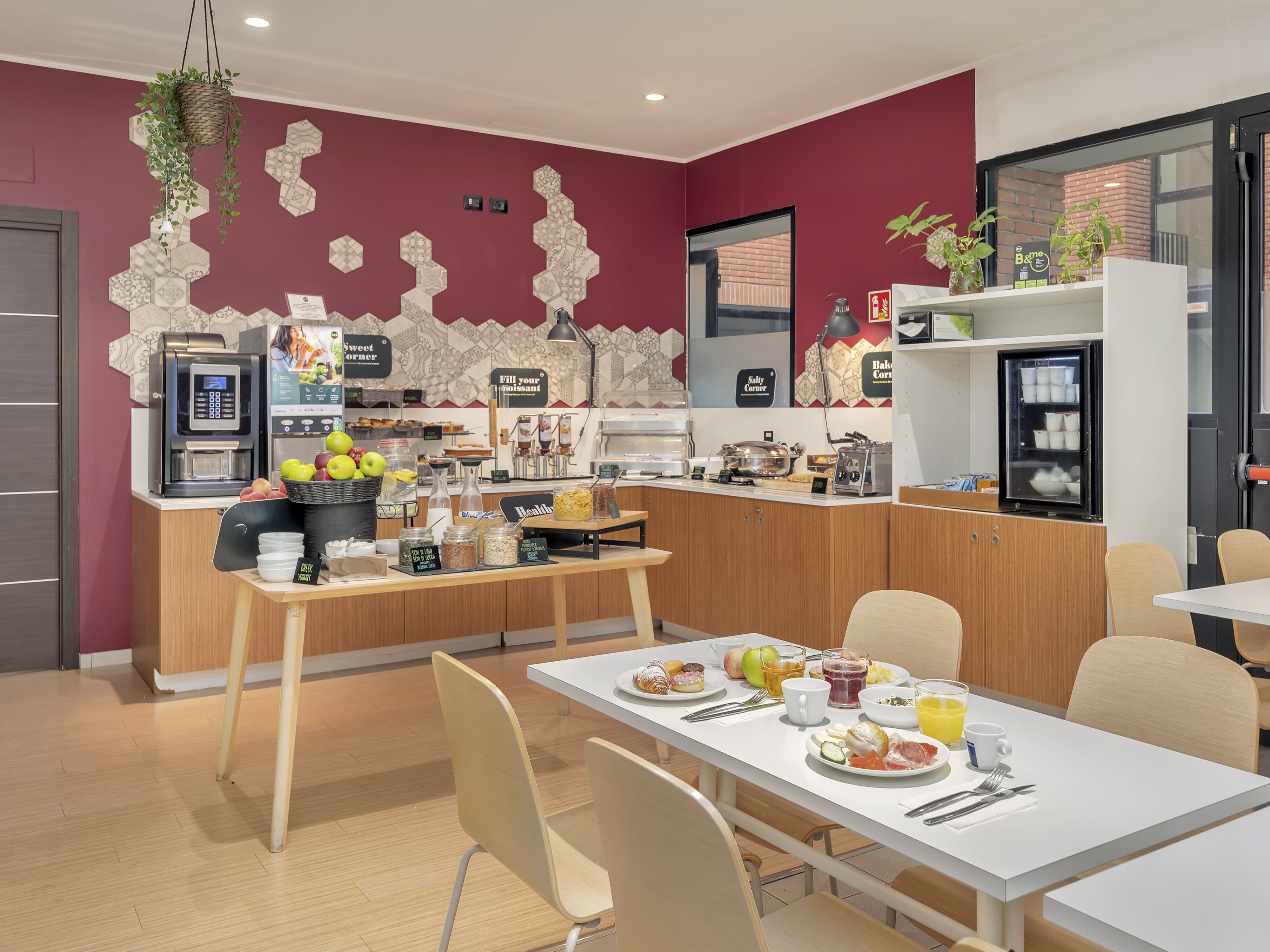 B&B HOTEL Como Camerlata | conveniente para la carretera y el centro de ...