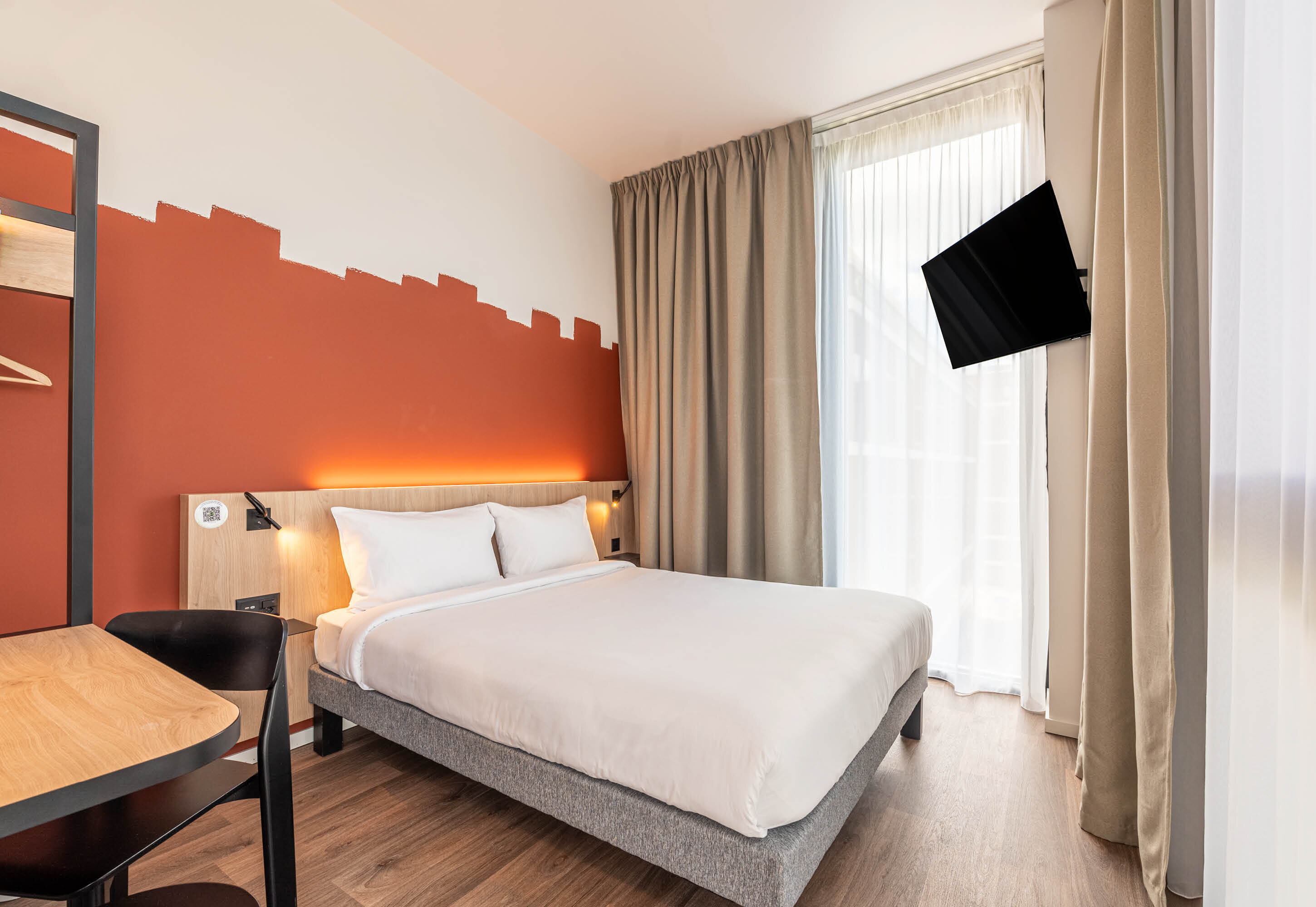 B&B HOTEL Geneva Airport: Comfortable modern rooms close to central Geneva