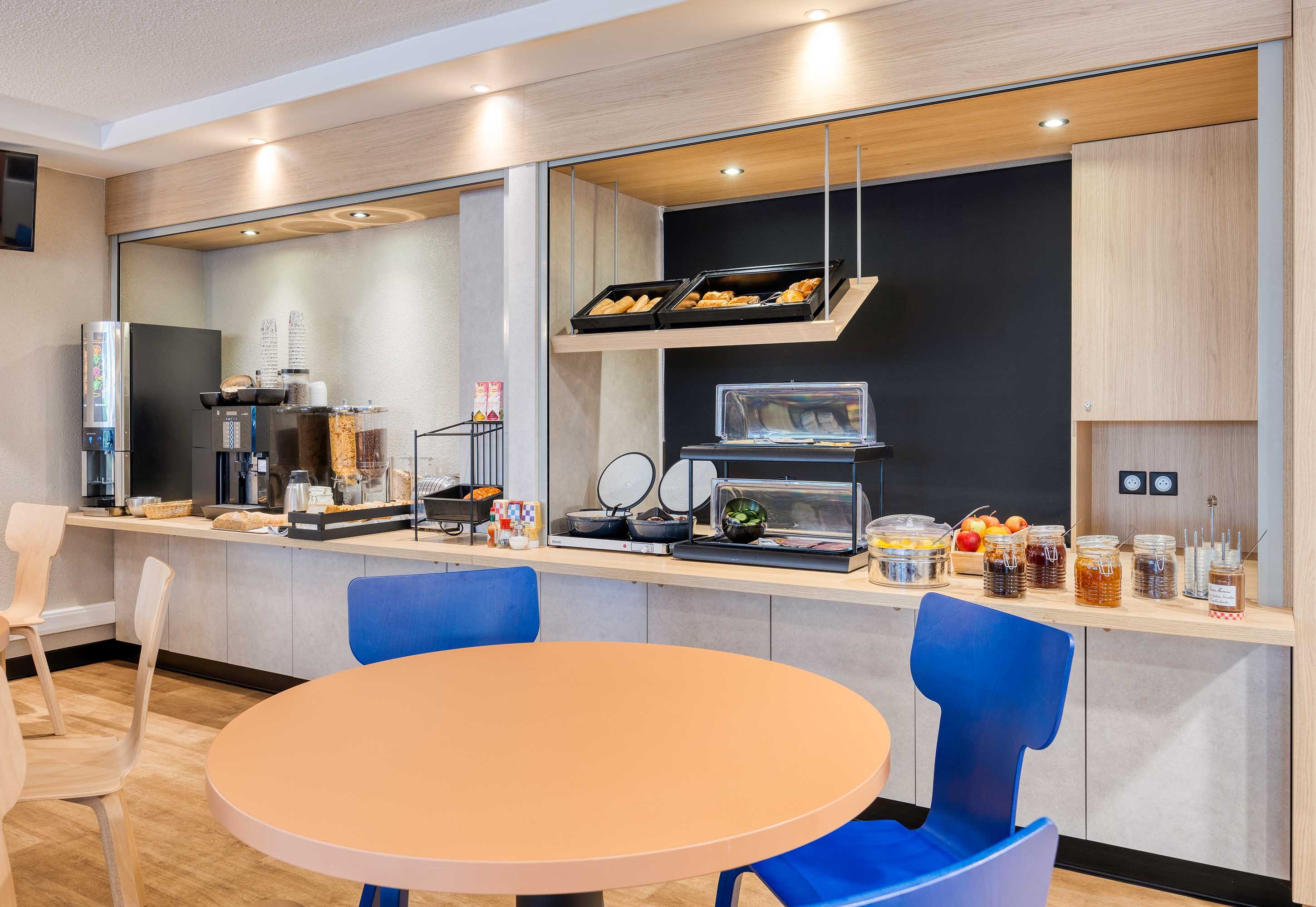 B&B HOTELS in Liege: a hotel near the city center and the airport. B&B ...