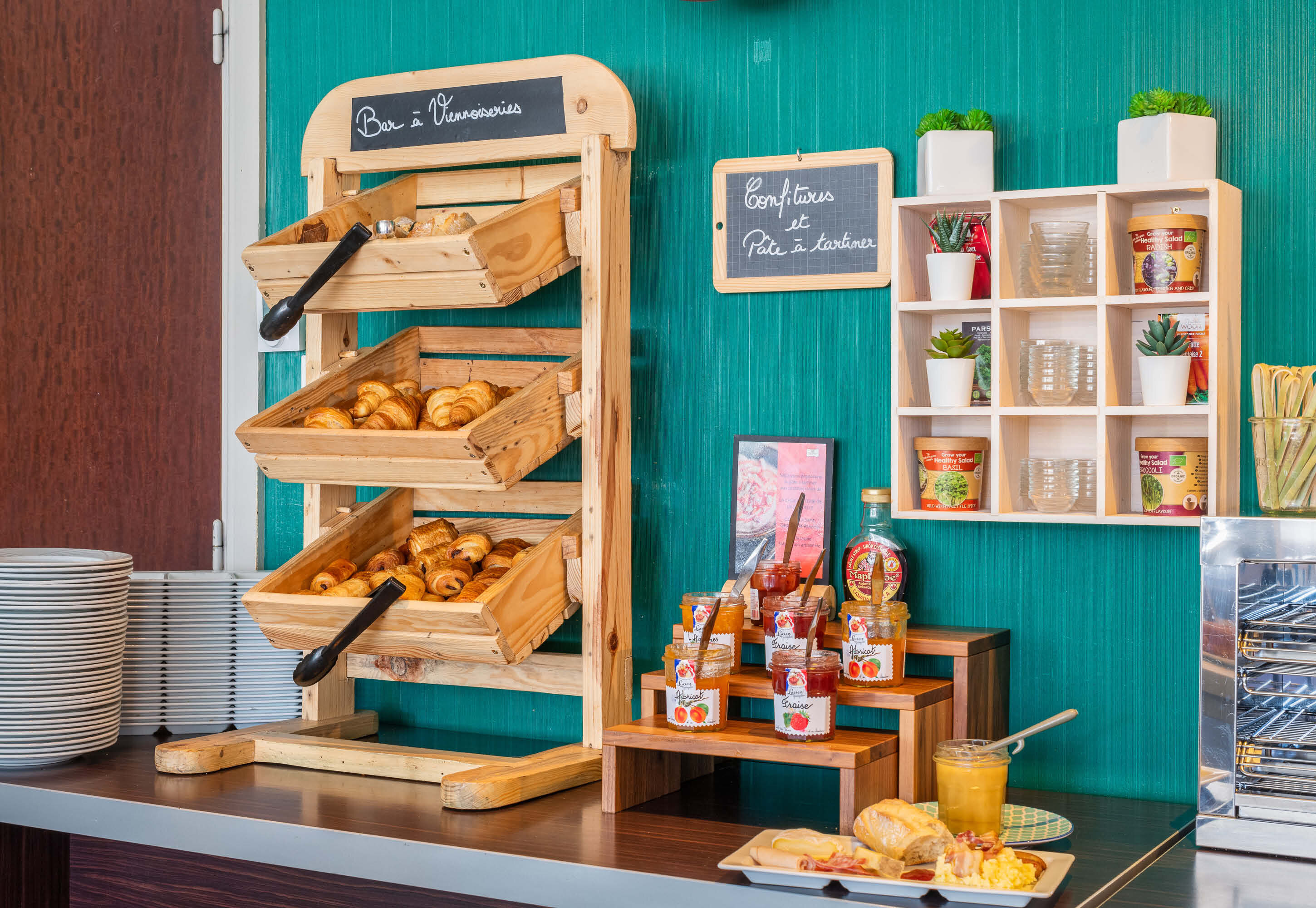 B&B HOTEL Lyon Nord near the A6 - Porte de Lyon