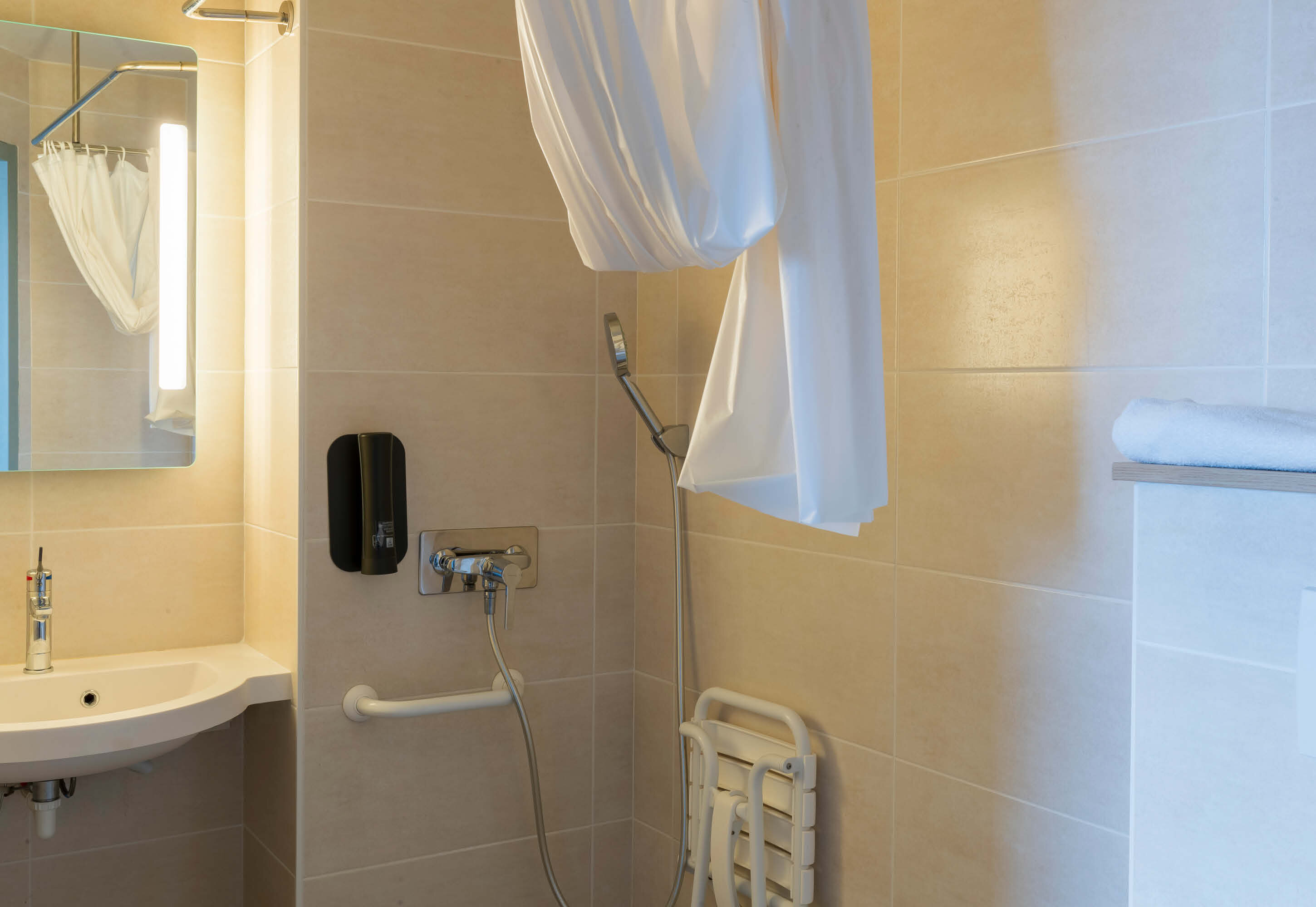B&B HOTEL Montargis avec parking gratuit proche du centre