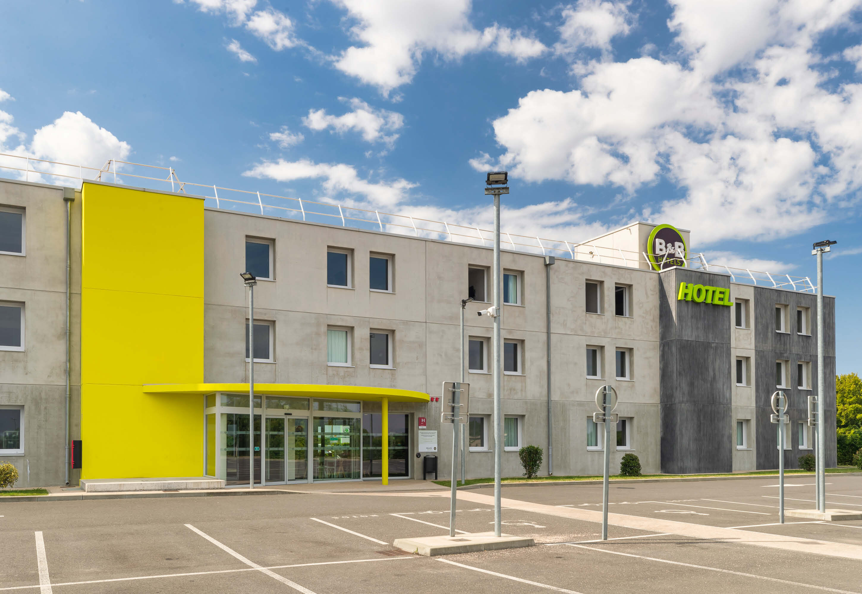 B&B HOTEL Montargis avec parking gratuit proche du centre