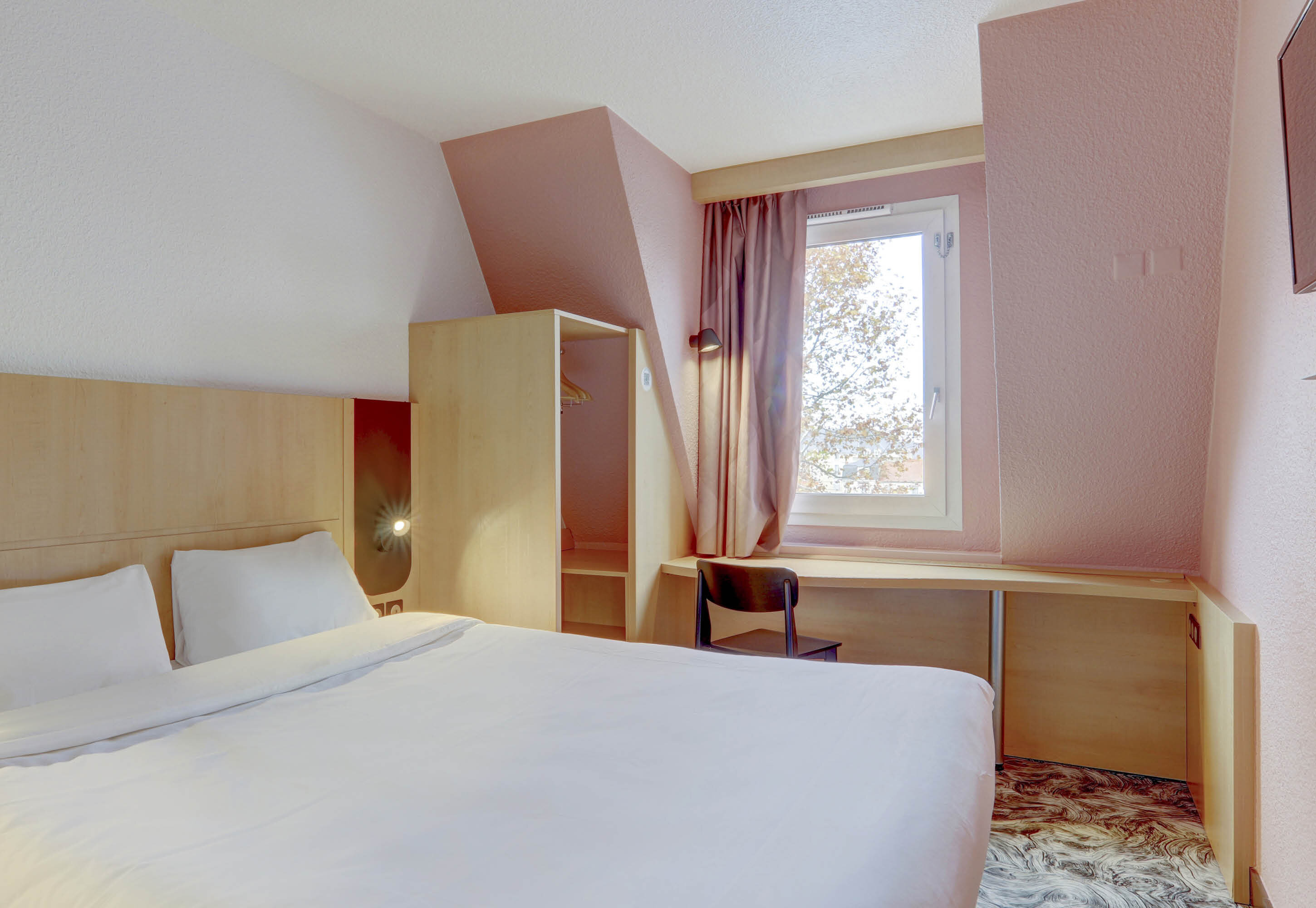 Notre hôtel près de la cité médiévale de Montluçon | B&B HOTELS