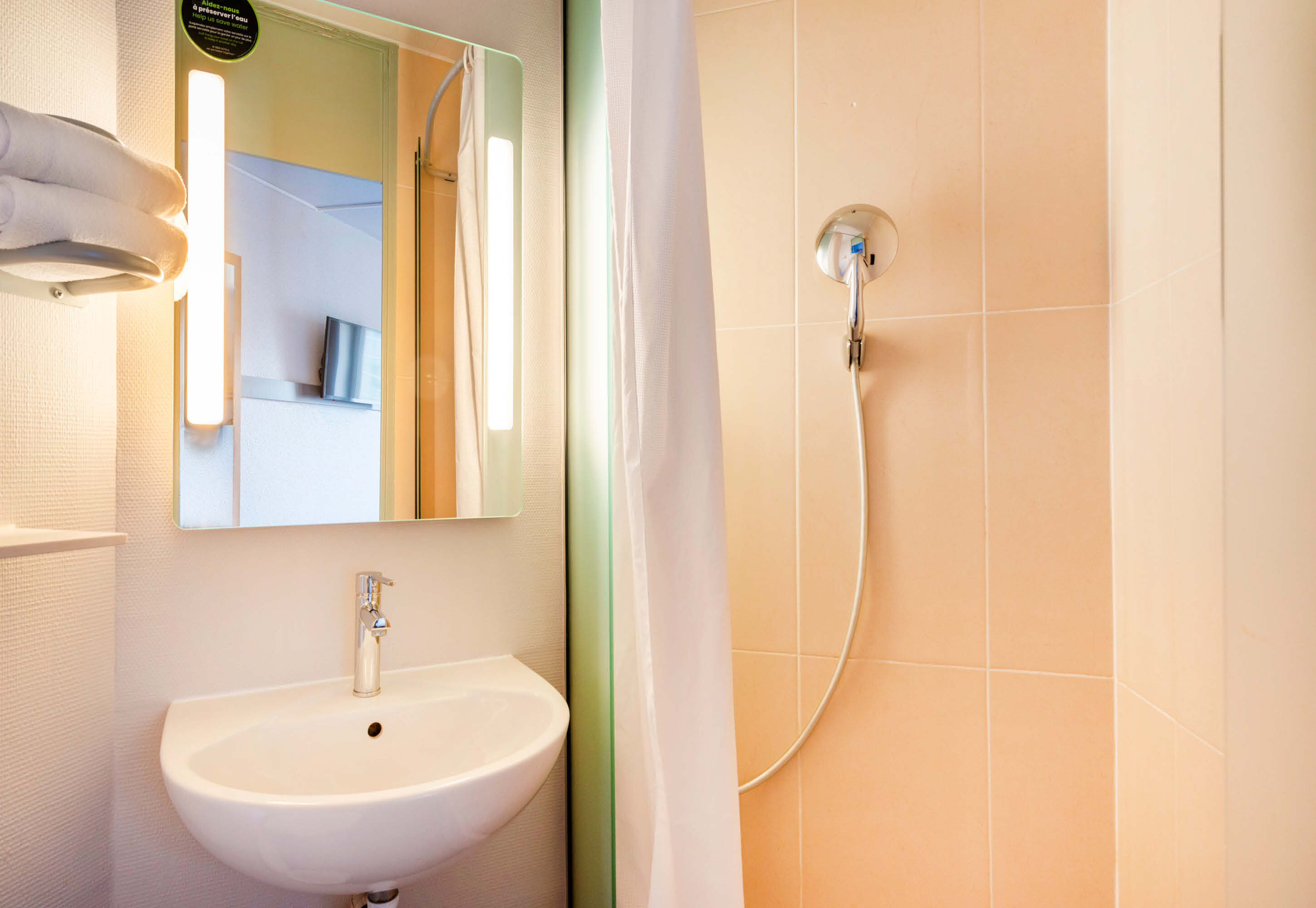B&B HOTEL Nantes Rezé Saint-Sébastien, hôtel 2 étoiles à Saint-Sébastien