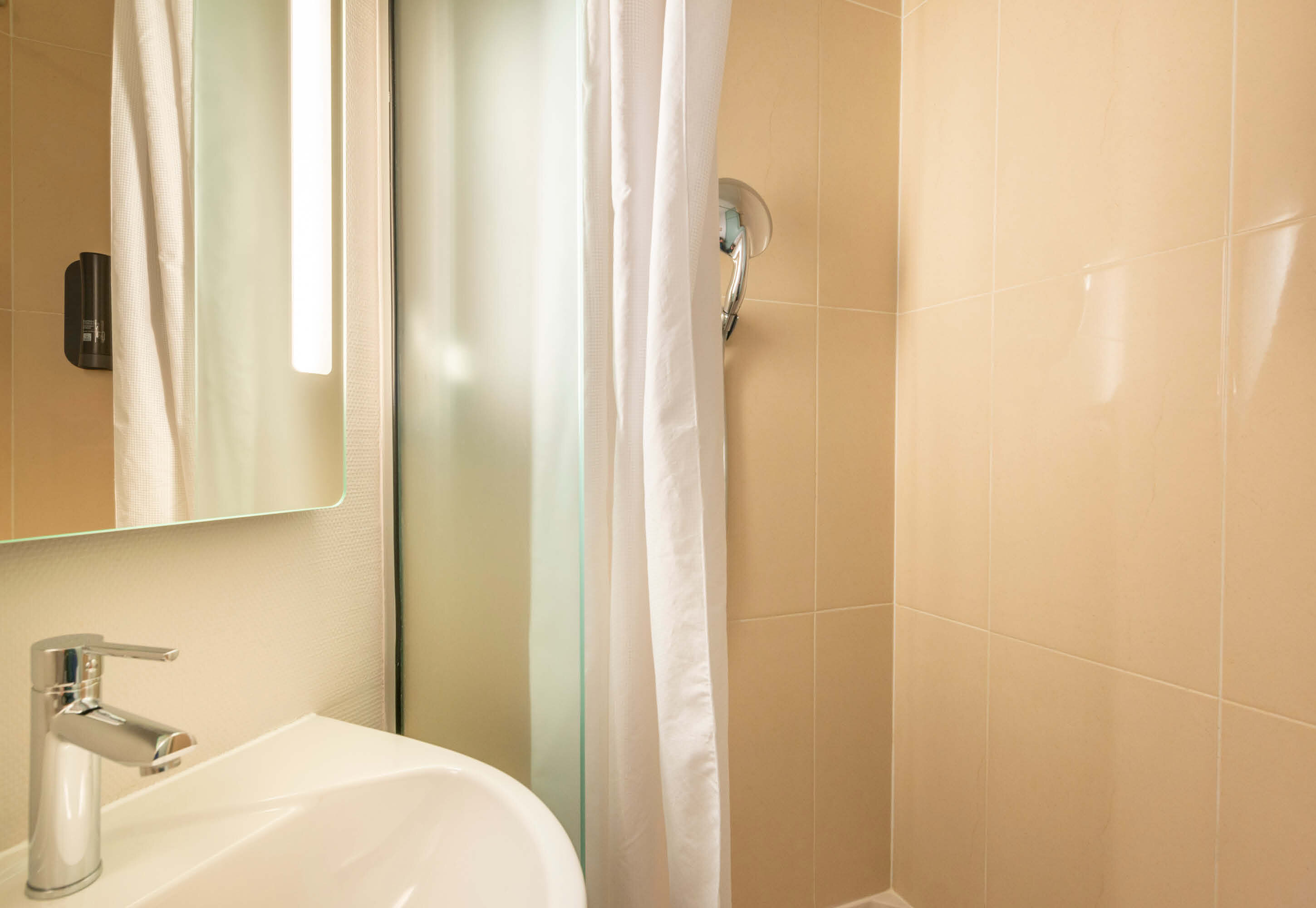 B&B HOTEL Nantes Rezé Saint-Sébastien, hôtel 2 étoiles à Saint-Sébastien