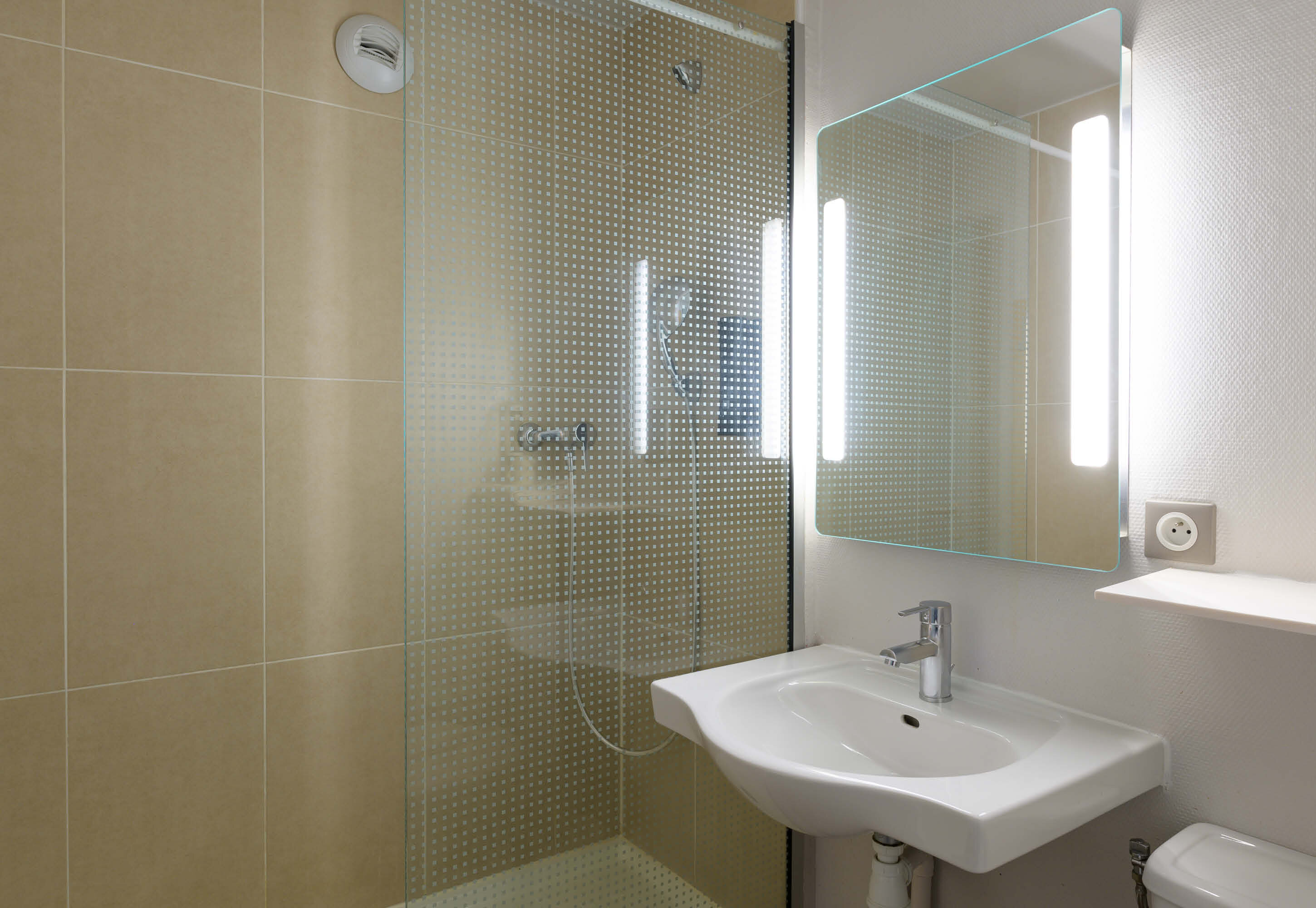 B&B HOTEL Pontault-Combault, near Paris and the RN4 road