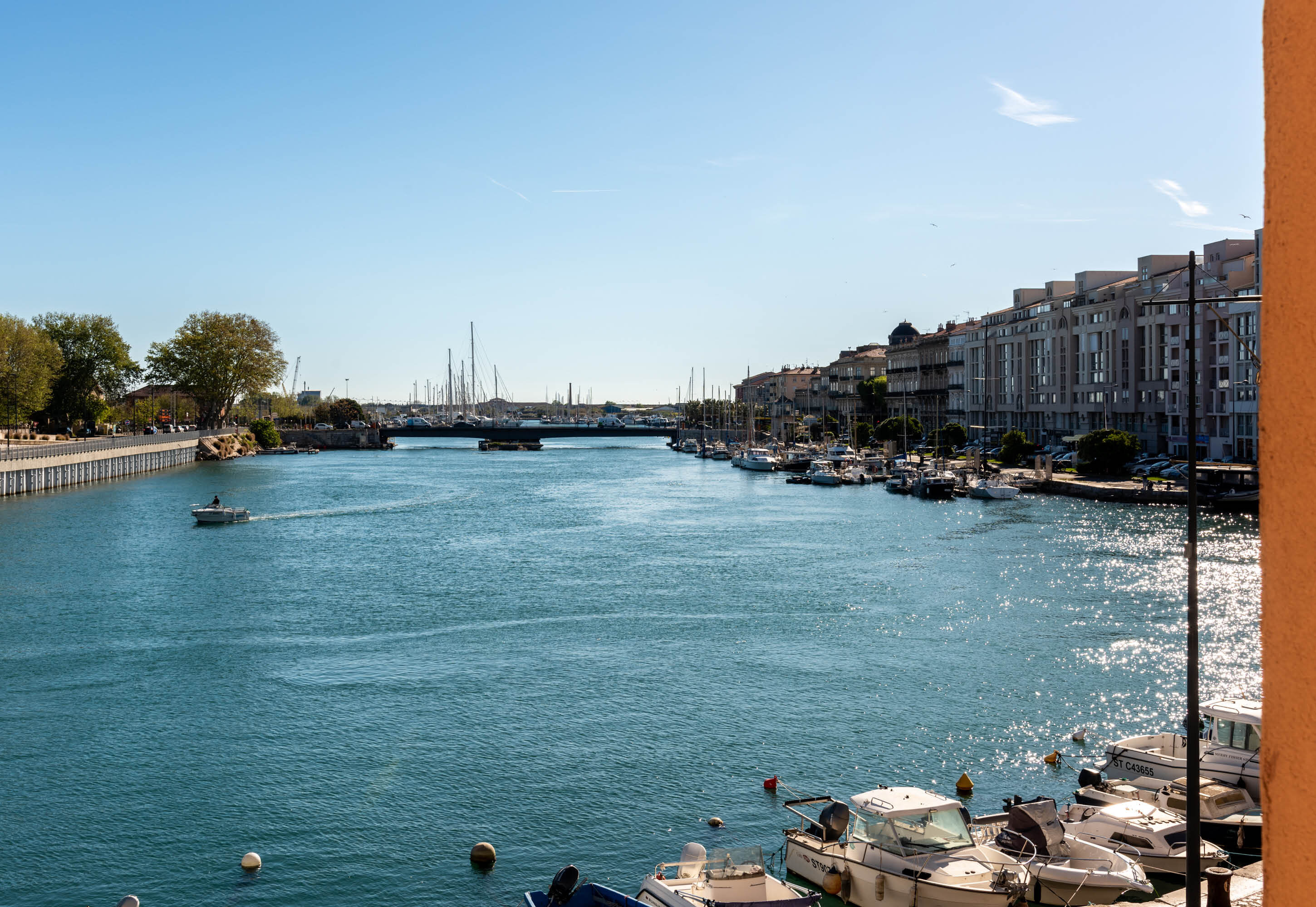 B&B HOTEL Sète Centre Gare, chambre avec vue sur le canal