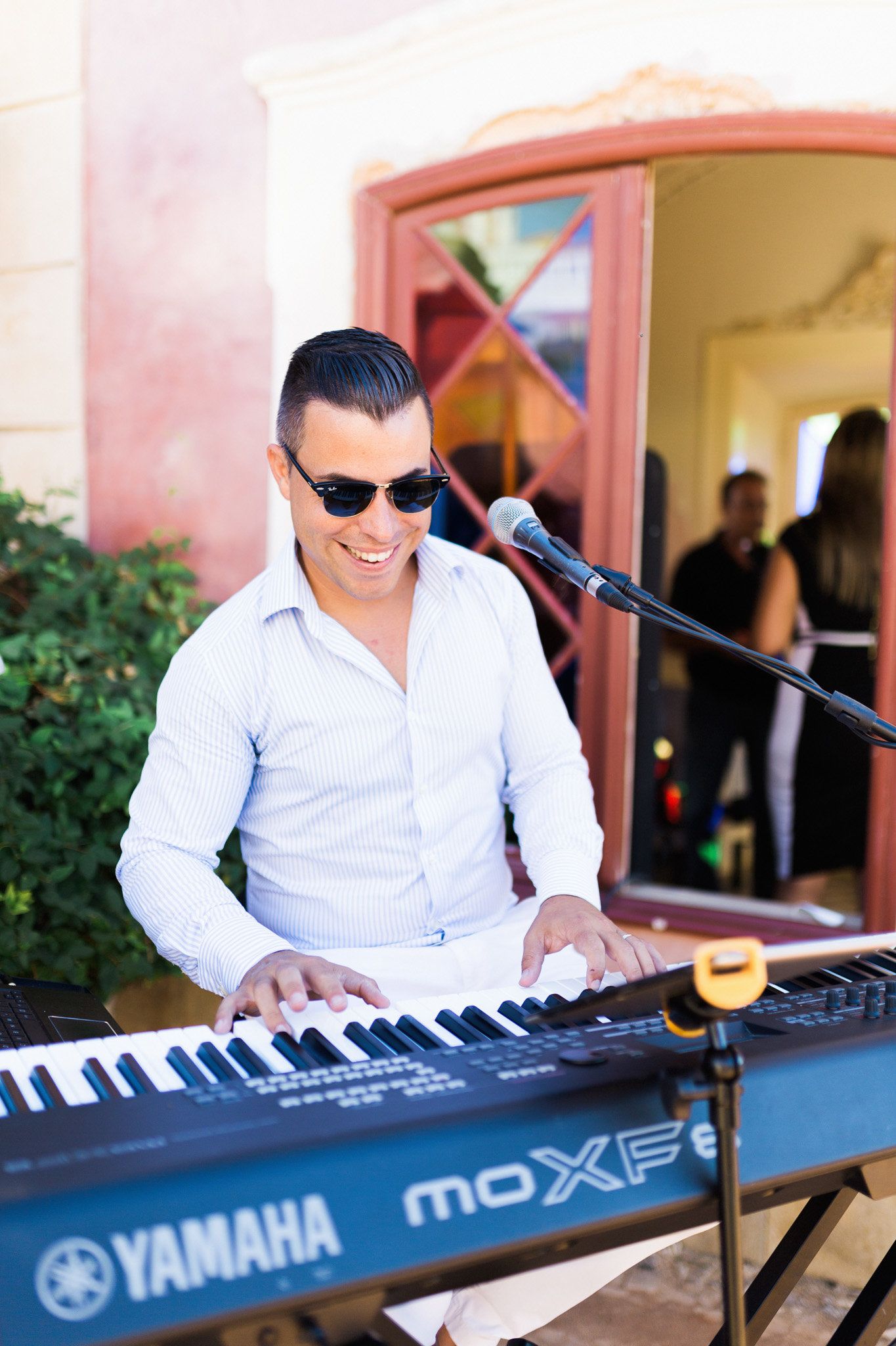 Leandro Russo The Pianoman | Book a Street Artist