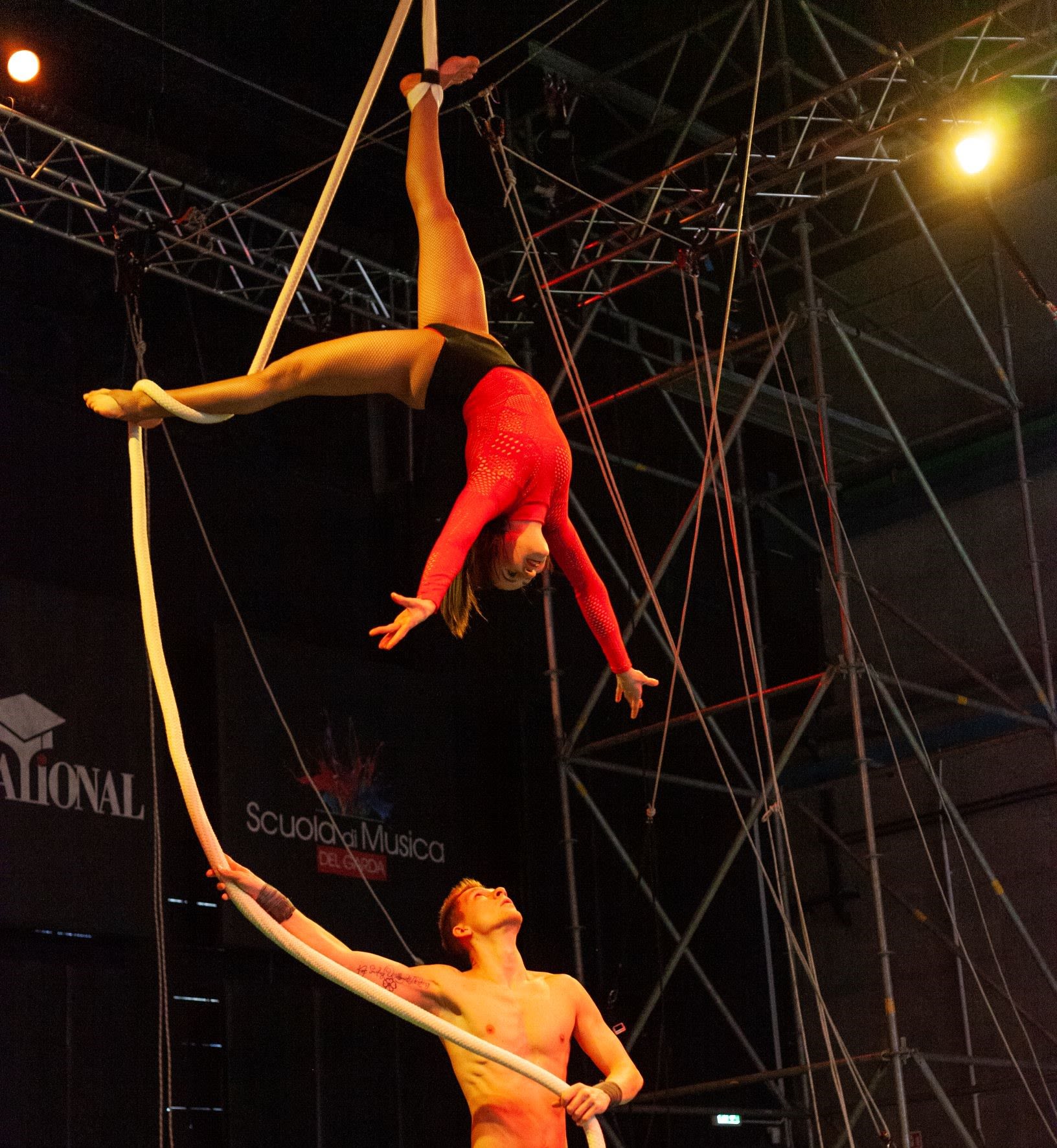 DUO I.C.ACRO | Book a Street Artist