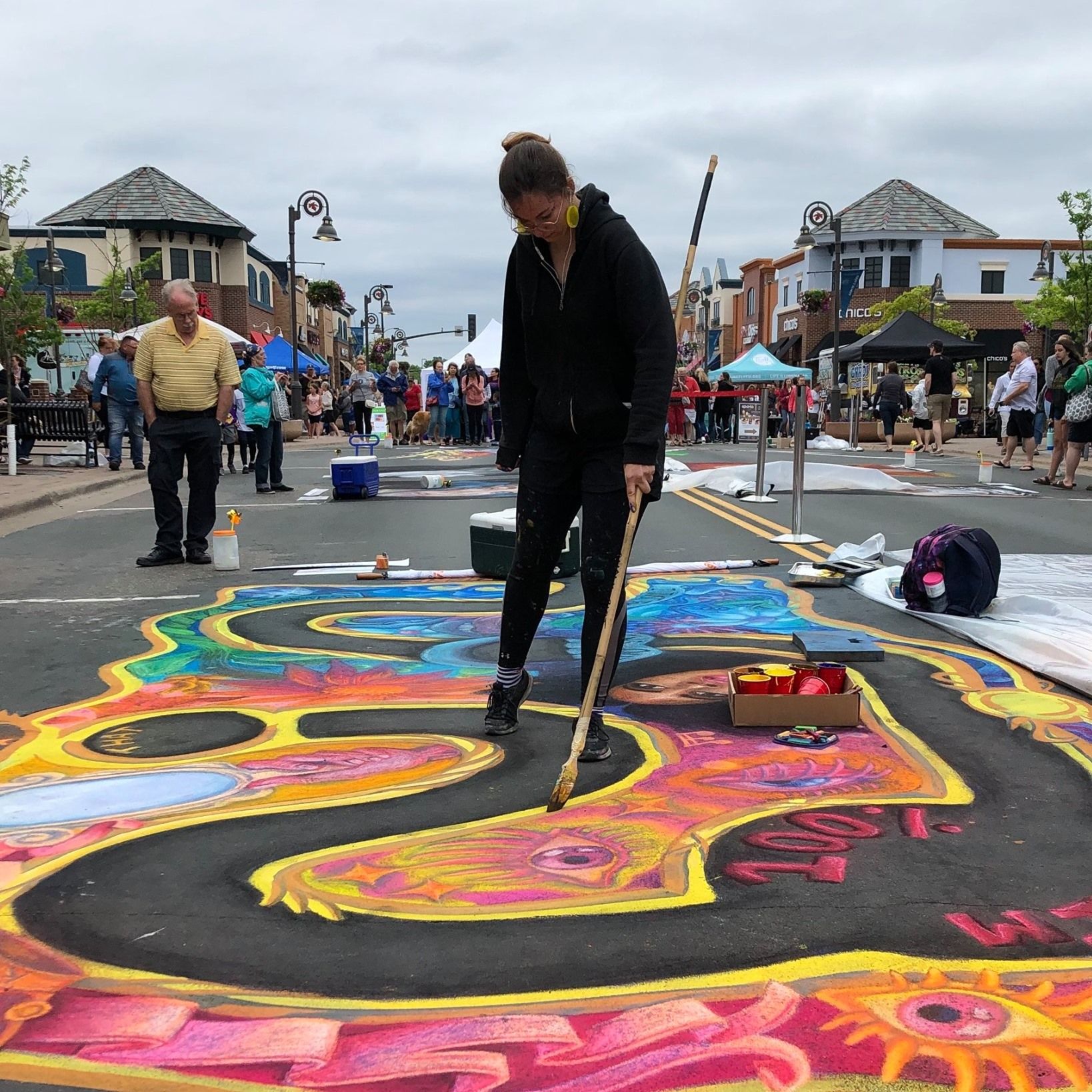 Liza Fishbone | Book a Street Artist