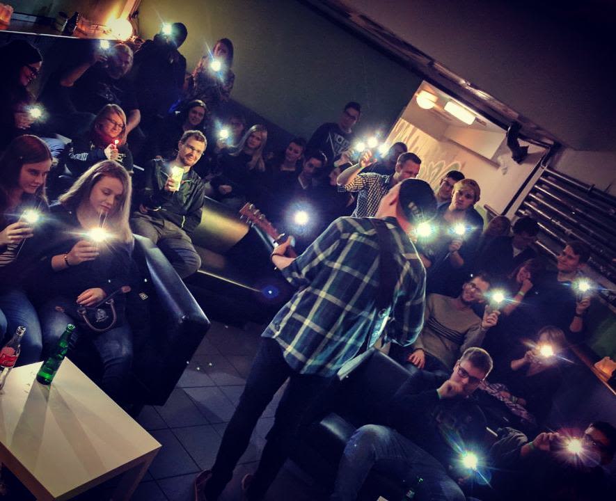 Wohnzimmerkonzert Berlin | Book a Street Artist