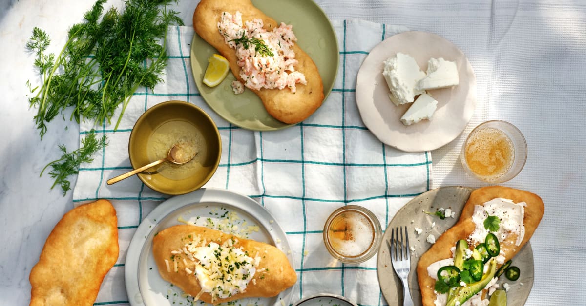 Godaste langos med topping | ICA