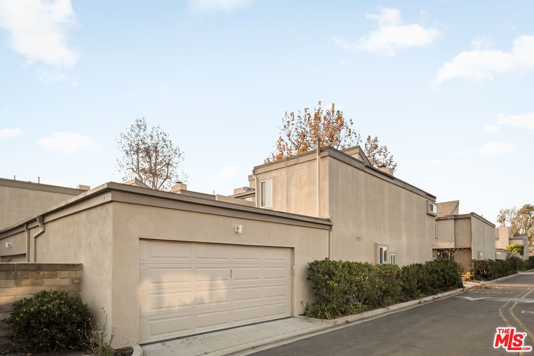 35 VILLAGE PKWY, SANTA MONICA, CA - Stephanie Younger Group
