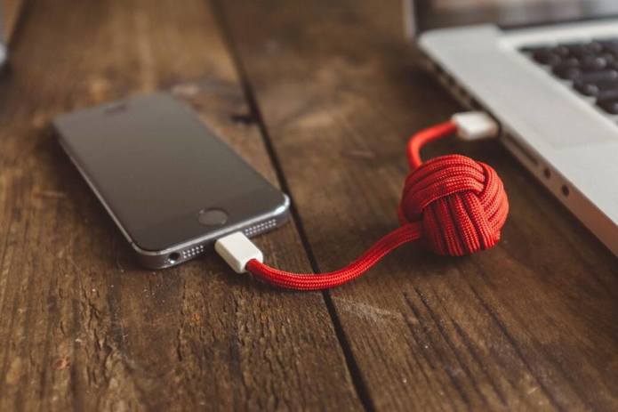 BOLD Knot: Power Bank-Charger-Cable on a Keychain | Indiegogo
