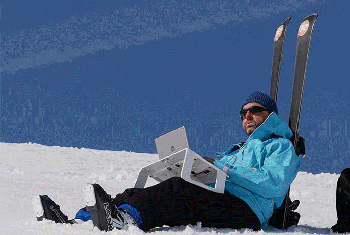 iMoov: The Ultimate Ultraportable Device Stand | Indiegogo