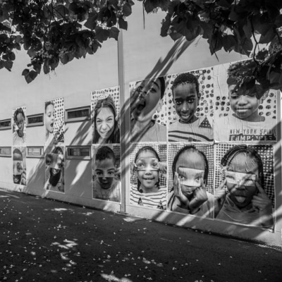 JR : Jean-René ou Jeunes Regards