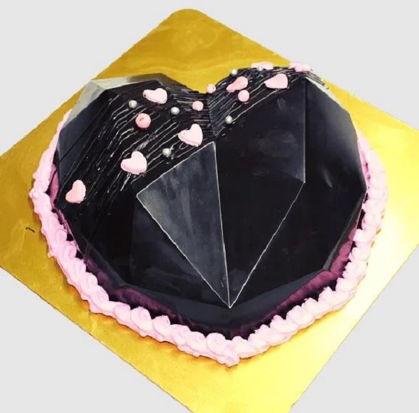 Order Heart Pinata Cake online | free delivery in 3 hours - Flowera