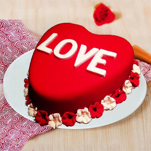 Order Love Cake online | free delivery in 3 hours - Flowera