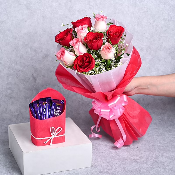 Order Fresh Red Roses Blooms online | free delivery in 3 hours - Flowera