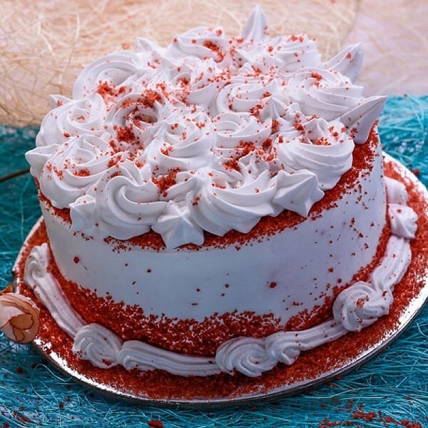 Order Creamy Red Velvet Cake online | free delivery in 3 hours - Flowera